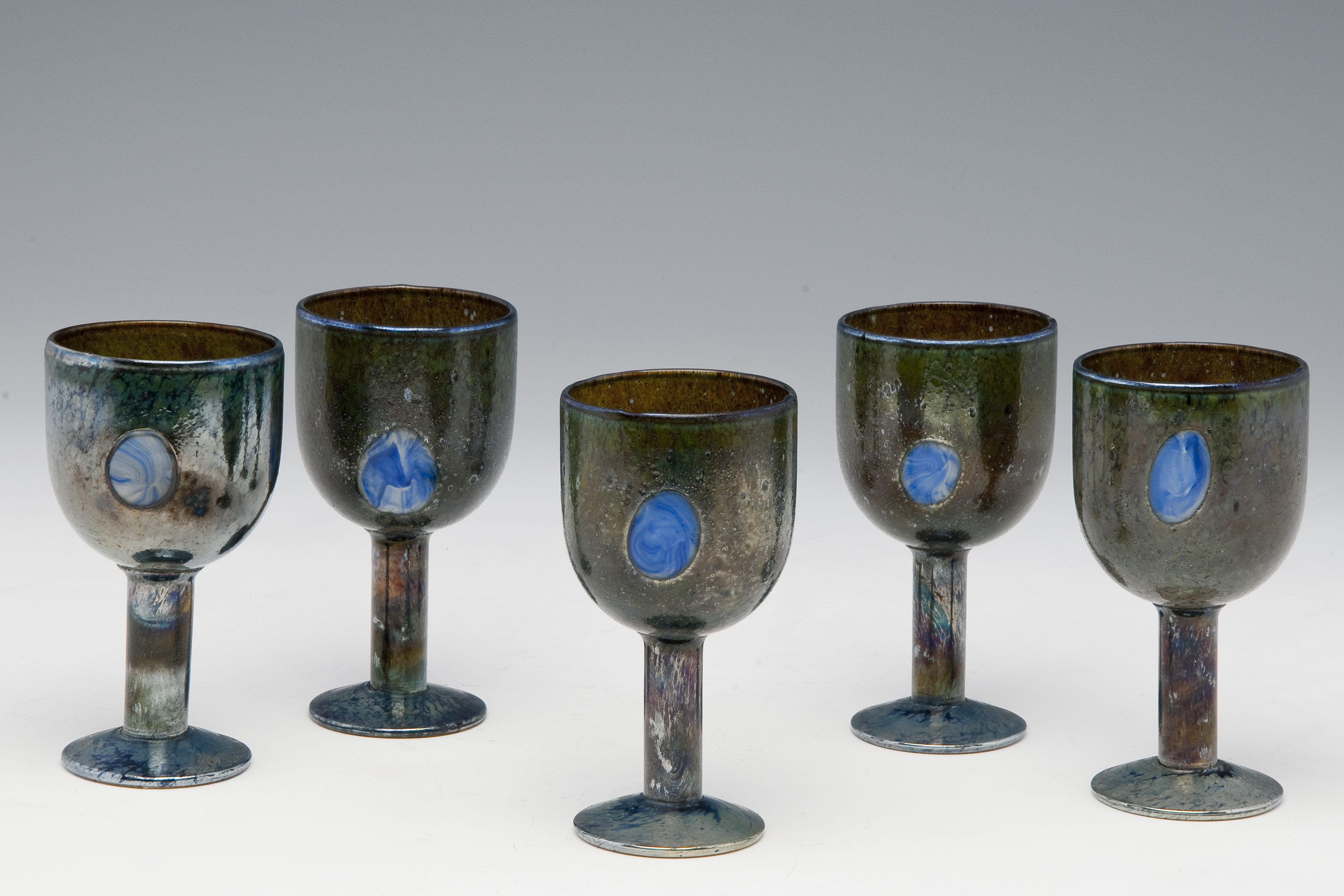 A SET OF FIVE GLASSES. - Bukowskis