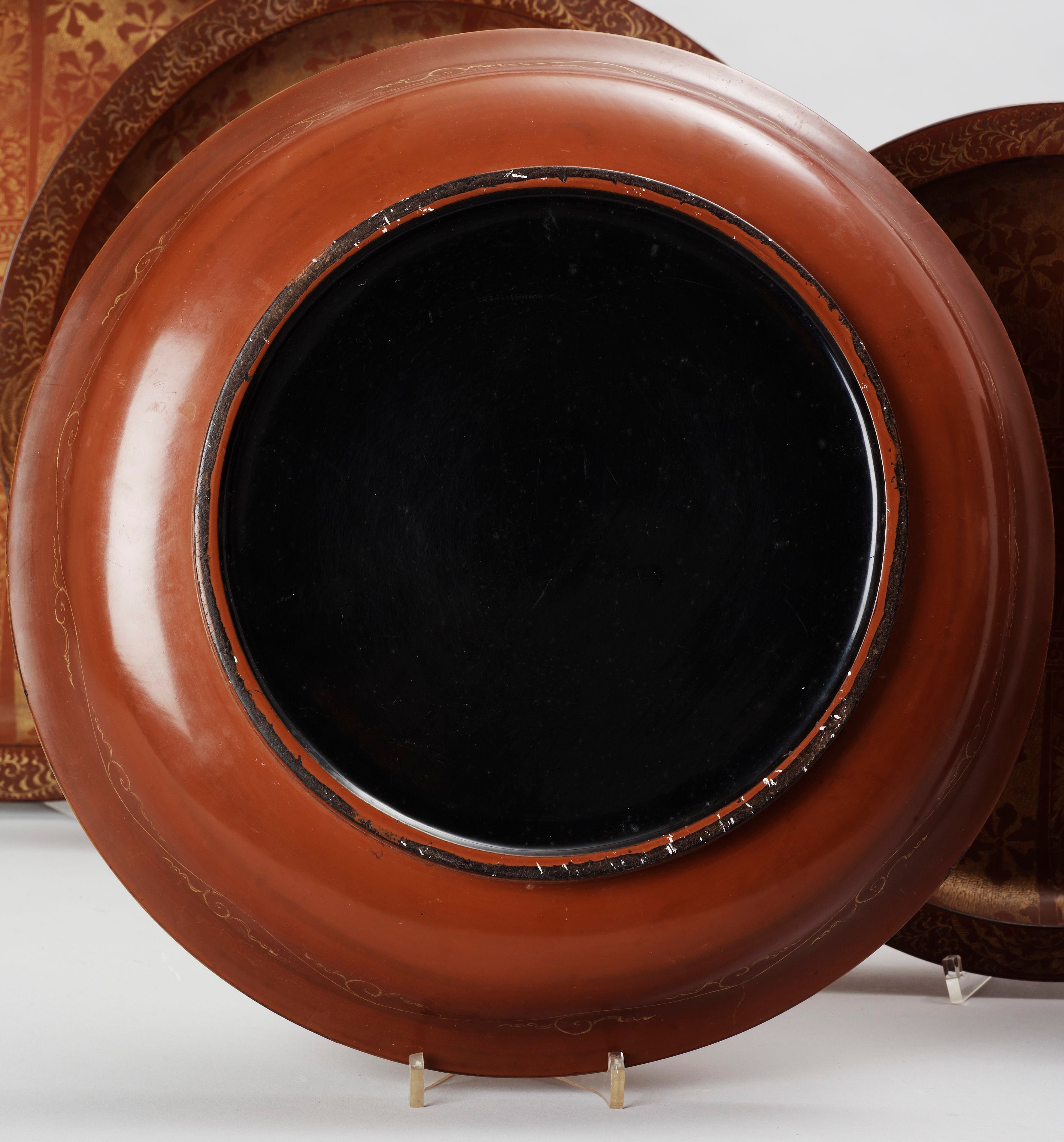 BRICKOR 5 st, samt FIGUR. Japan. 1900-tal. - Bukowskis