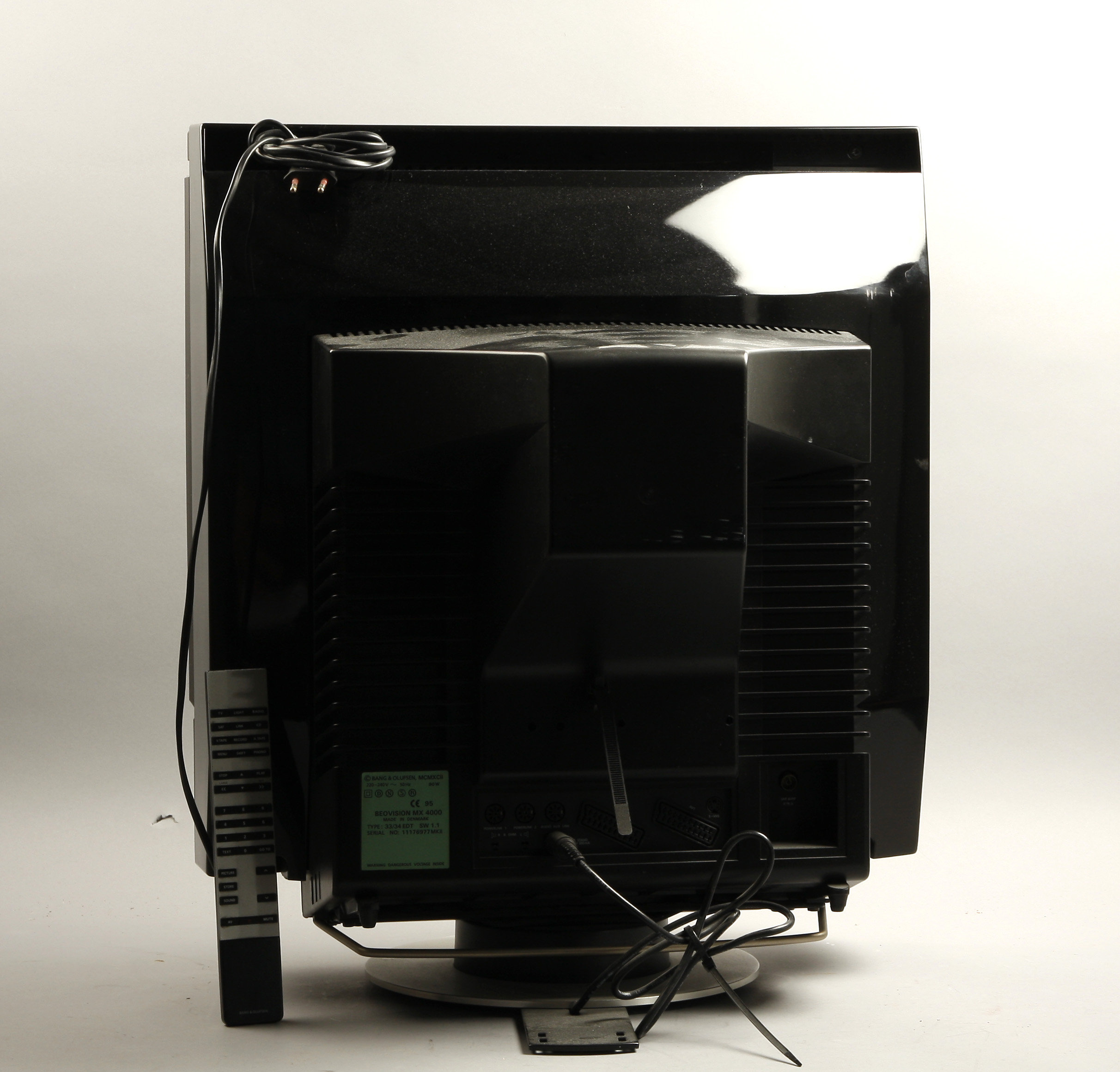 TV, Beovision 4000, Bang & Olufsen, 1992. - Bukowskis