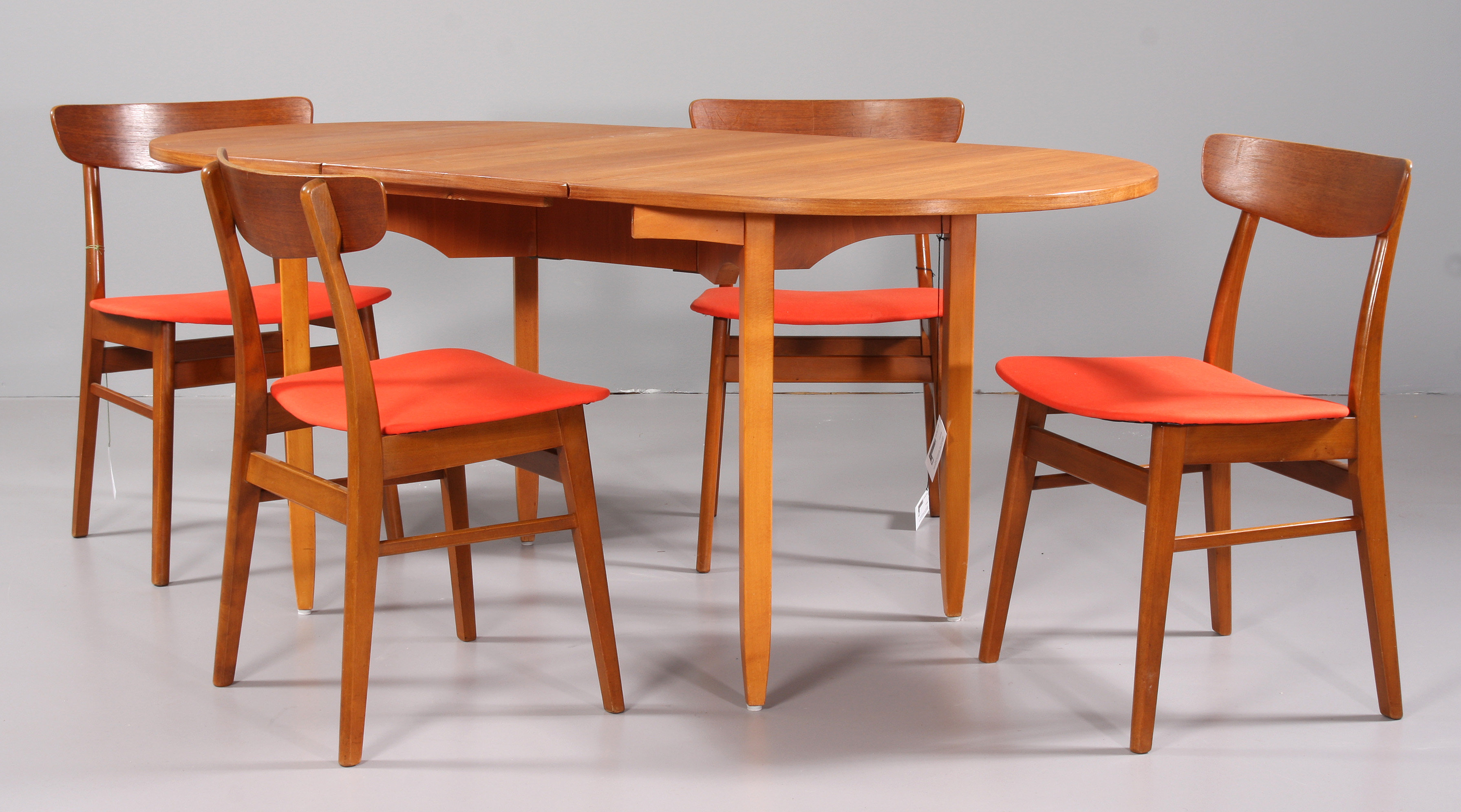 SLAGBORD samt STOLAR, 4 st, Skaraborgs Möberlindurstri, Tibro, 1900 ...