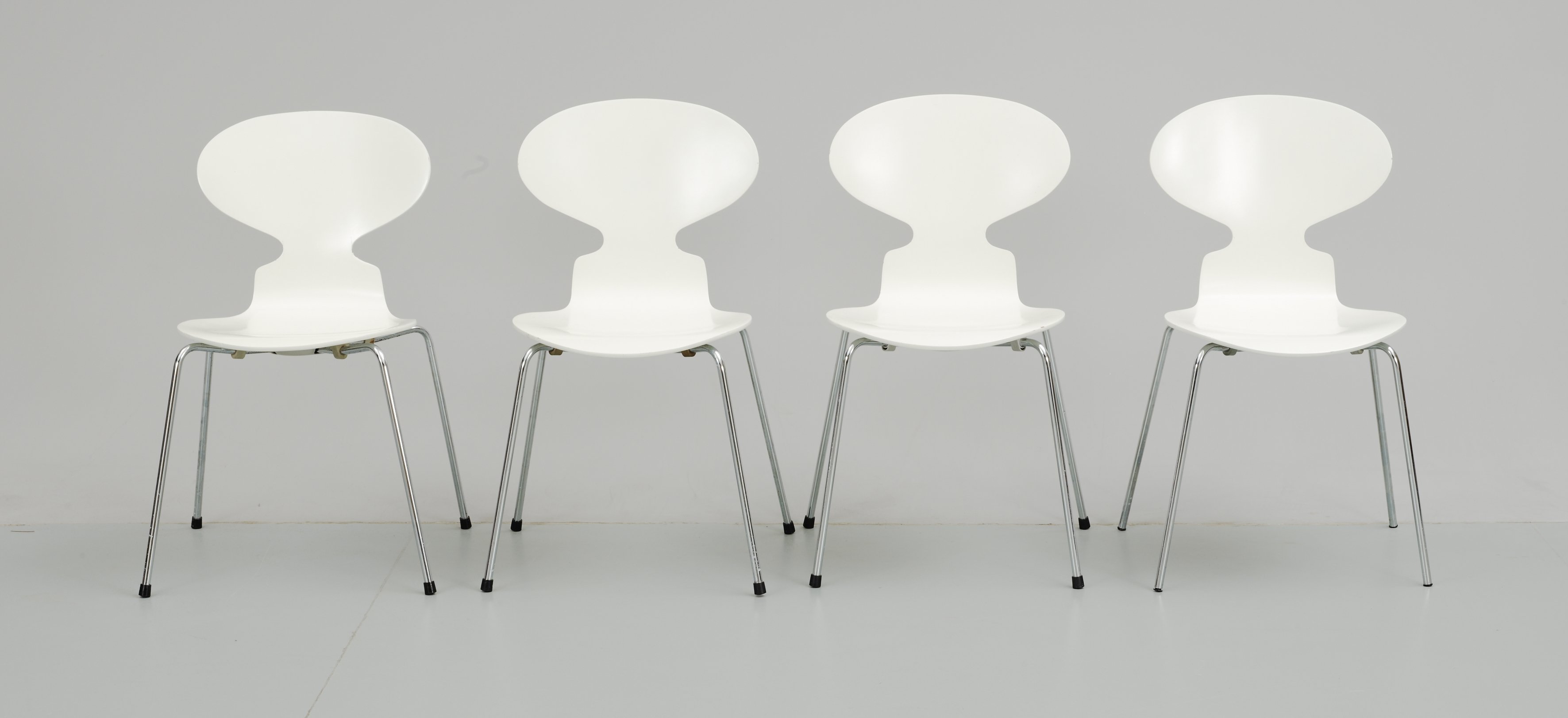 STOLAR, 4 st. "Myran". Design Arne Jacobsen för Fritz Hansen. - Bukowskis