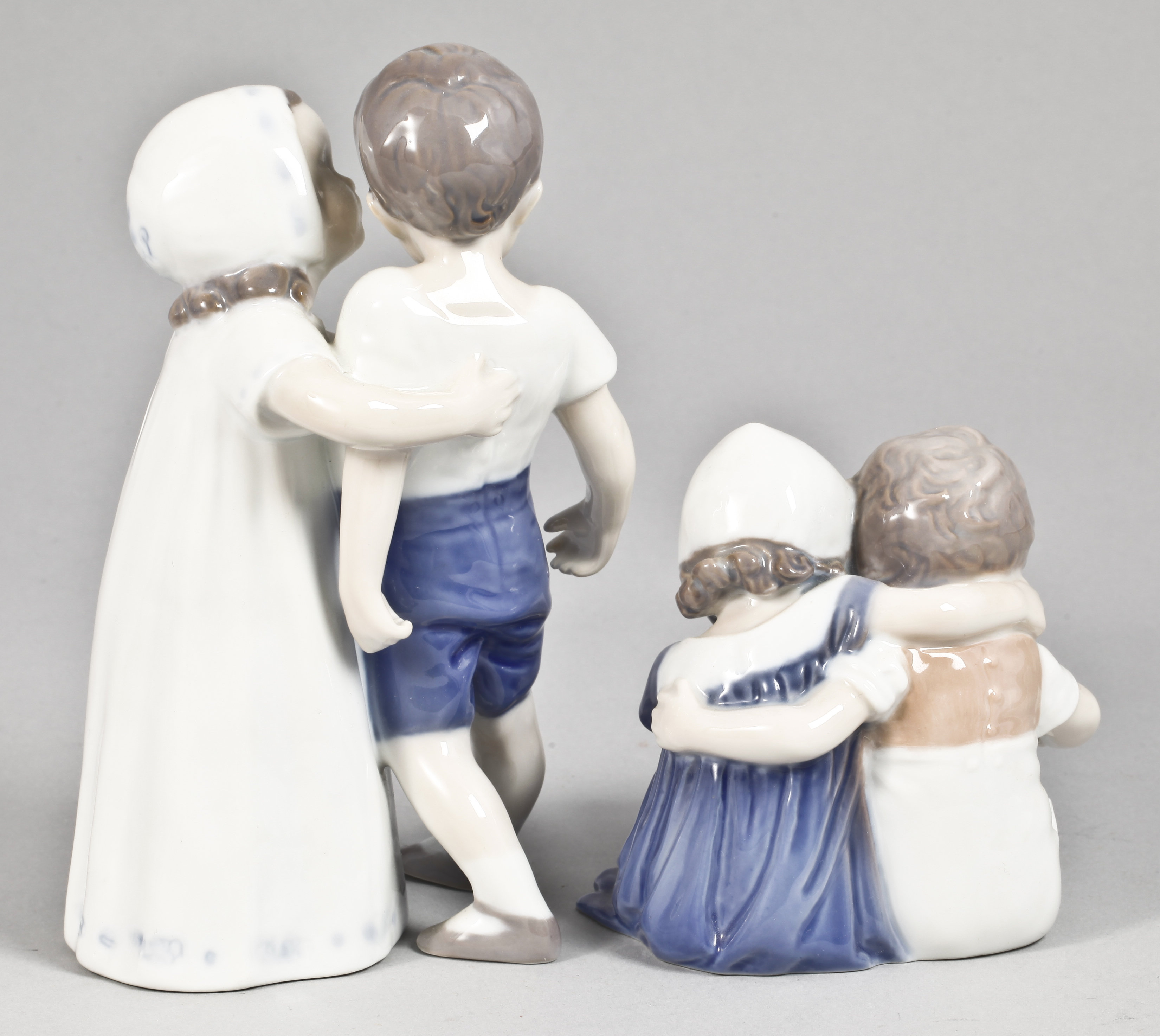 FIGURINER, 2 st, porslin, Bing & Gröndahl. - Bukowskis