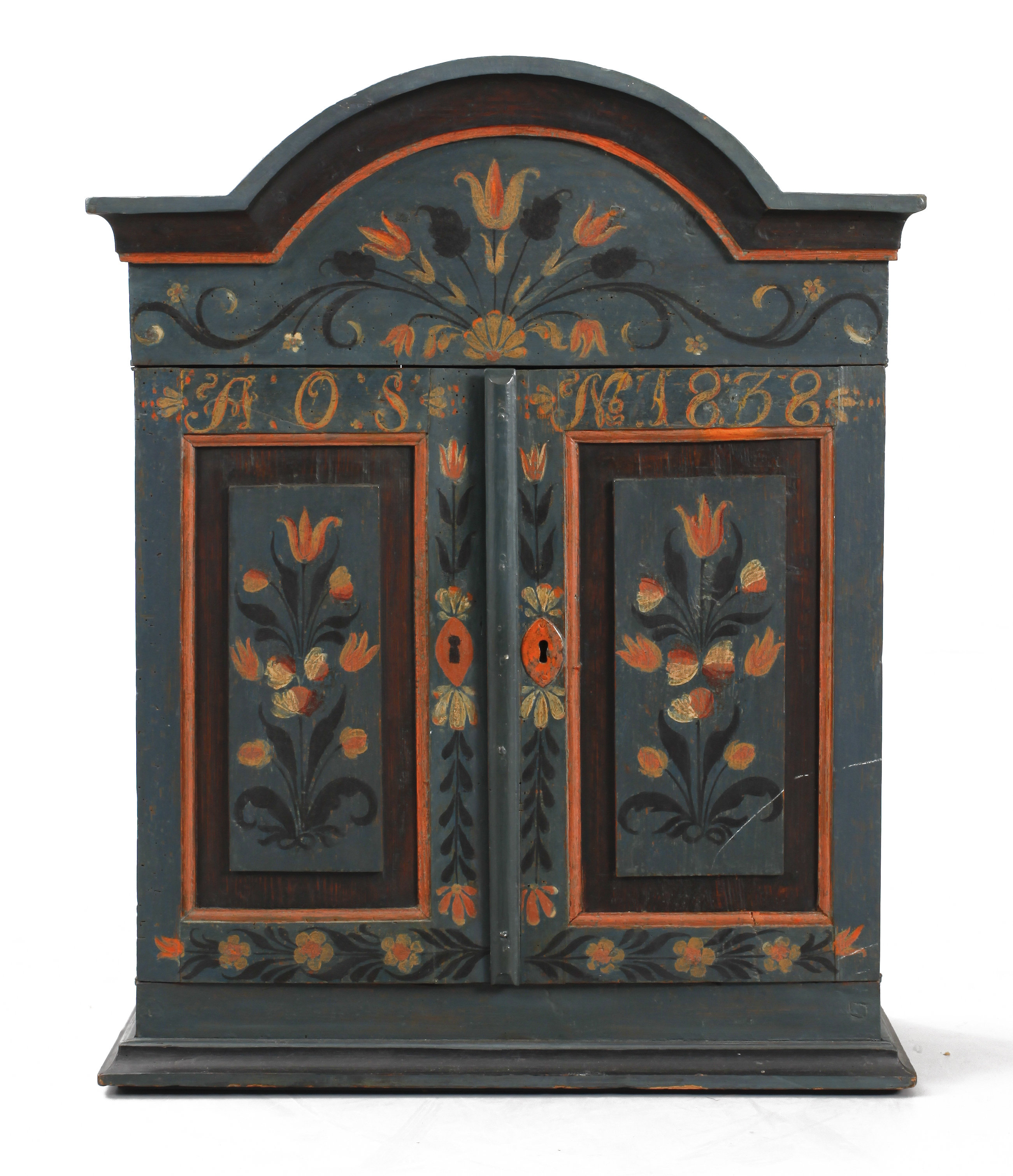 HÄNGSKÅP. Allmoge, 1800-tal. - Bukowskis