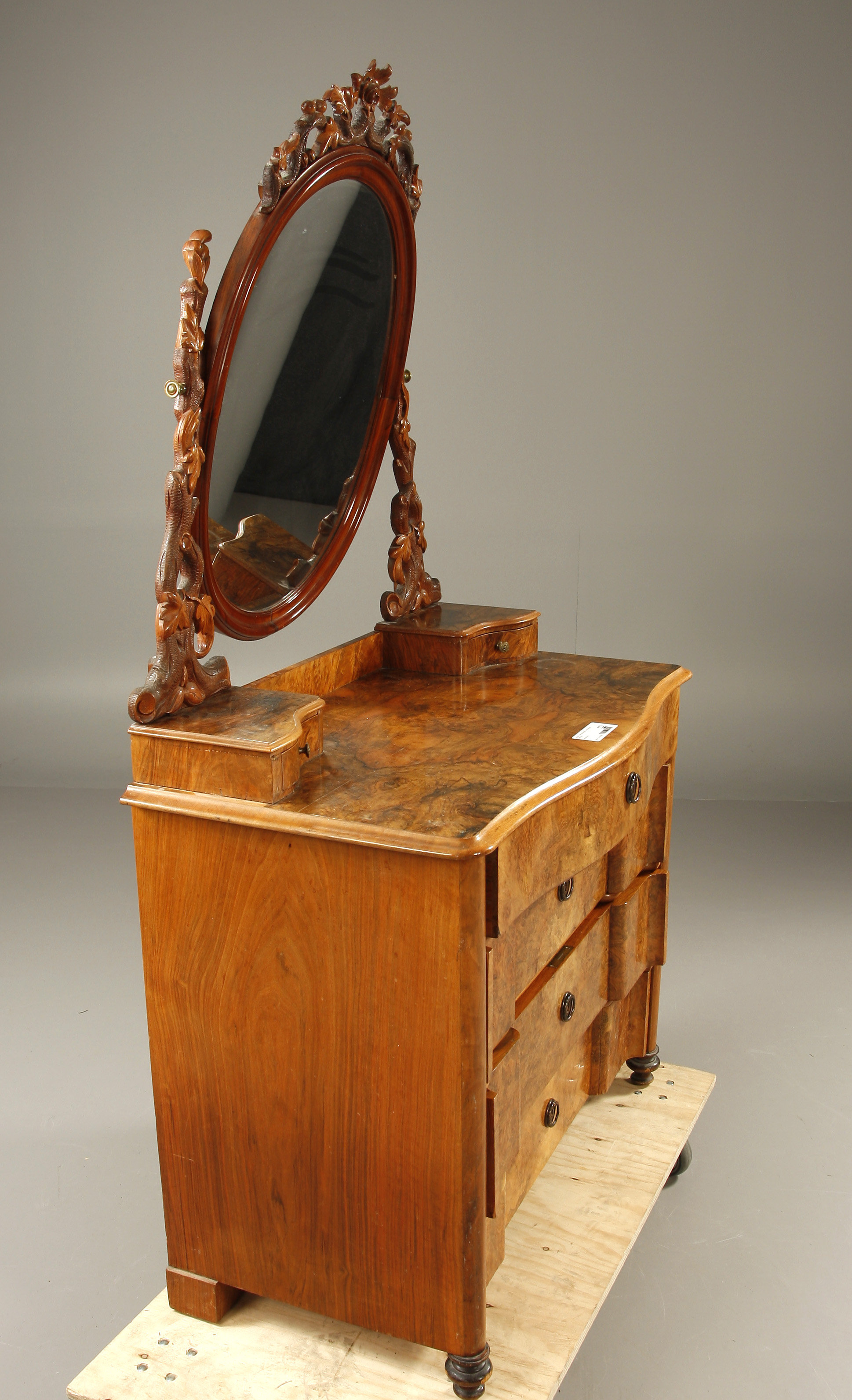 SPEGELBYRÅ, nyrenässans, 1800-tal. - Bukowskis