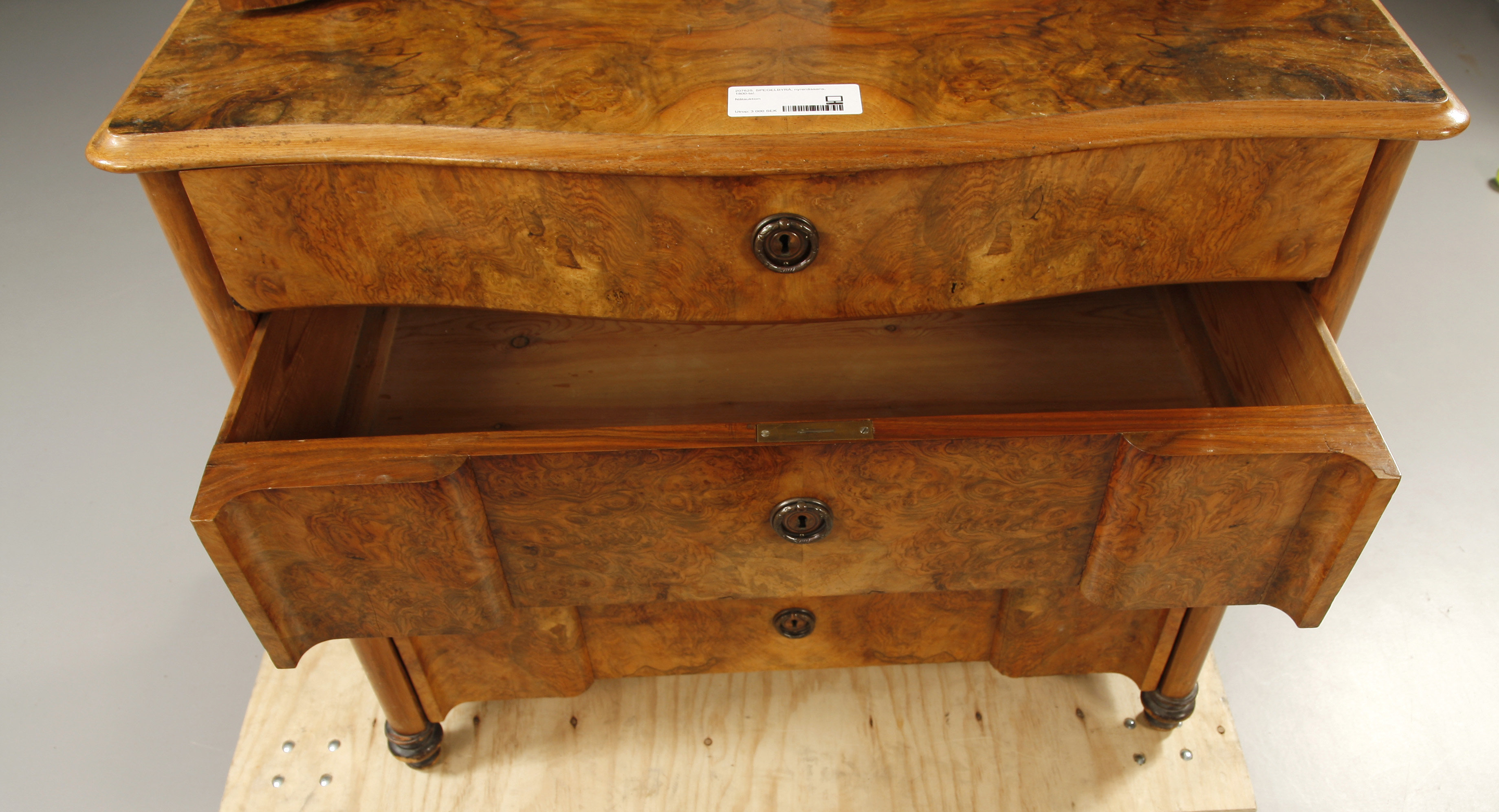 SPEGELBYRÅ, nyrenässans, 1800-tal. - Bukowskis