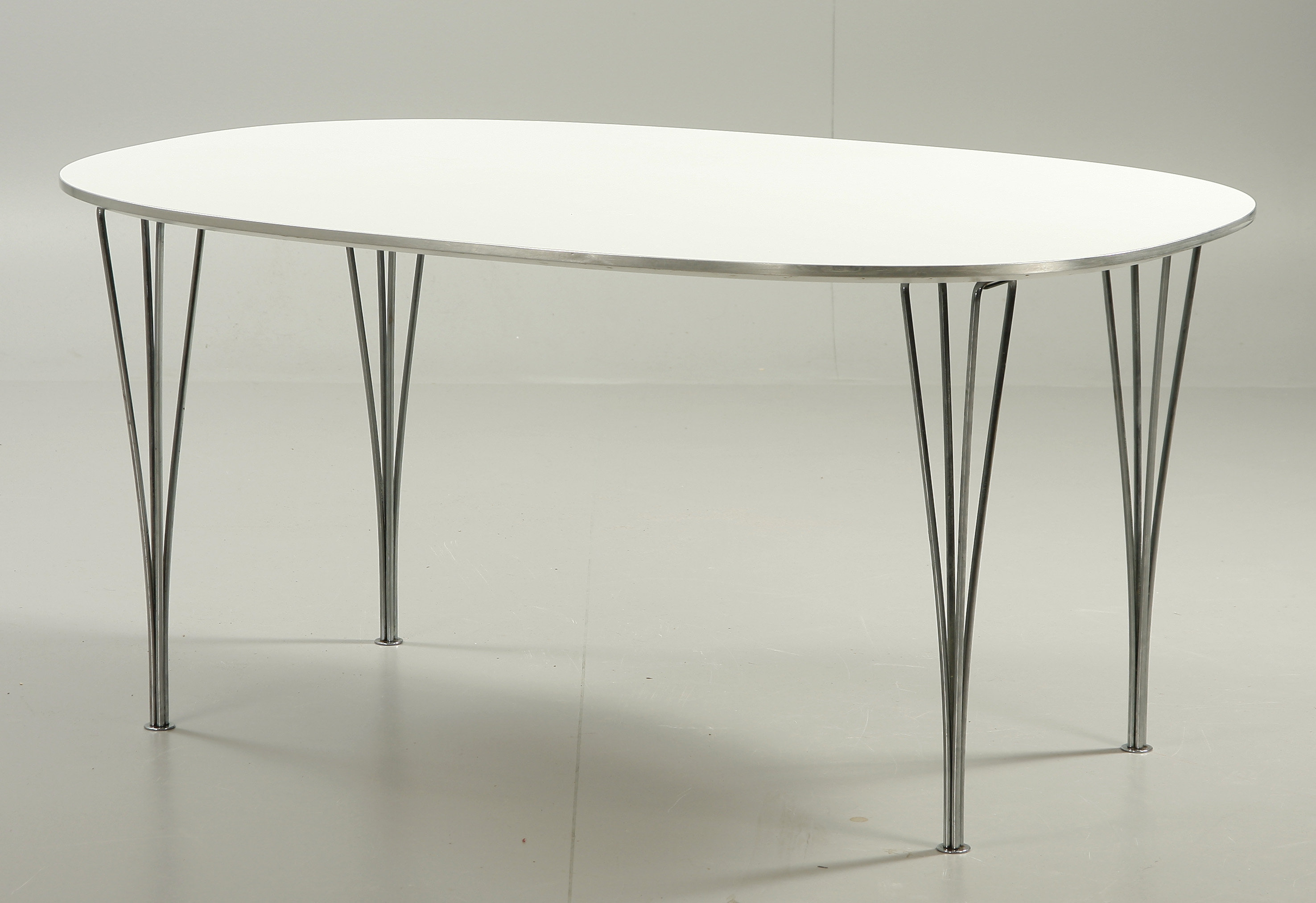 BORD, "Superellips". Design Bruno Mathsson & Piet Hein. Fritz Hansen ...