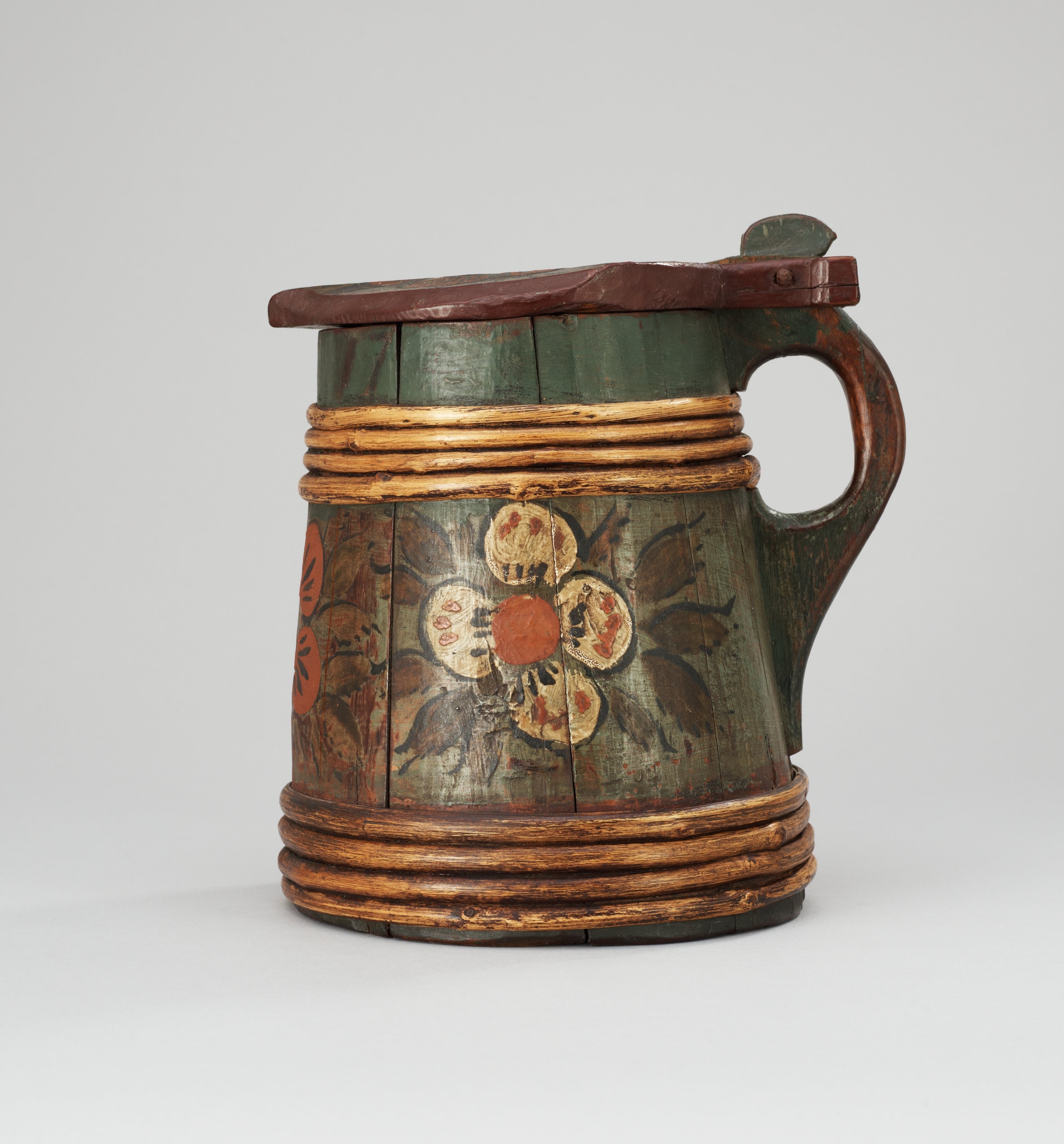 A 19th century wood jug. - Bukowskis