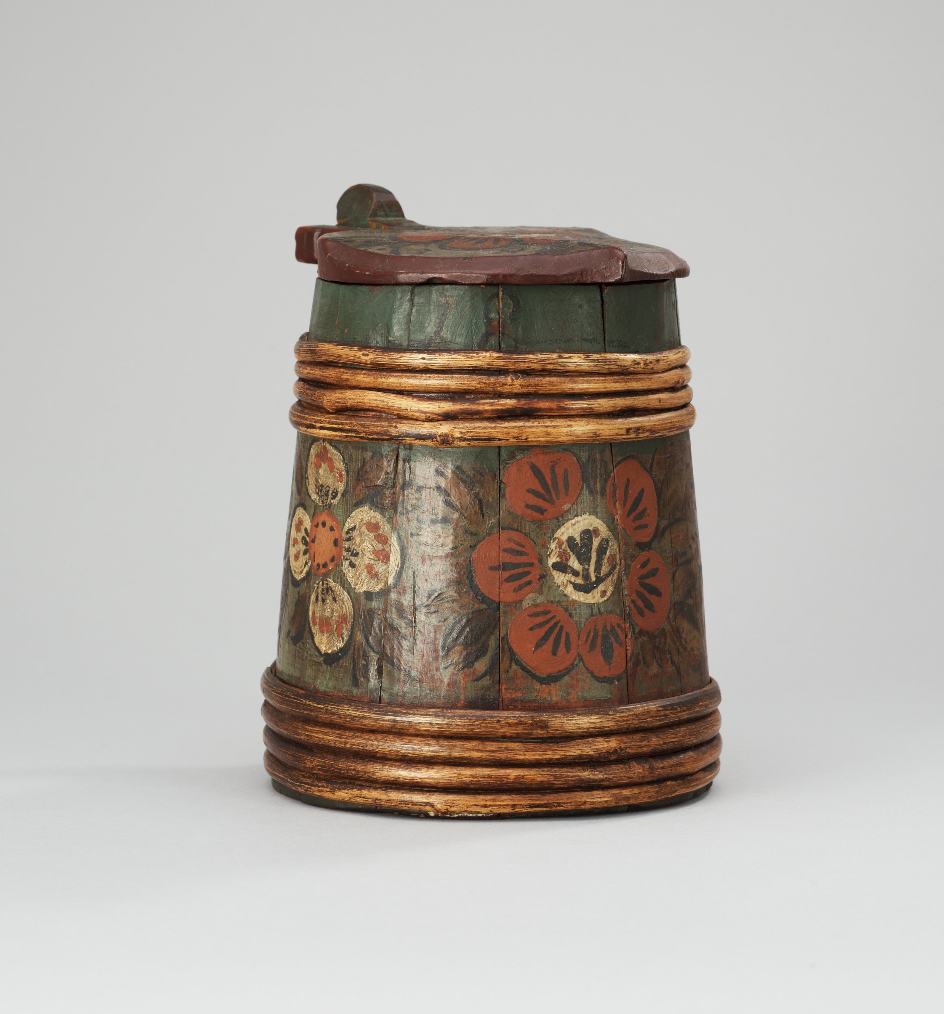 A 19th century wood jug. - Bukowskis
