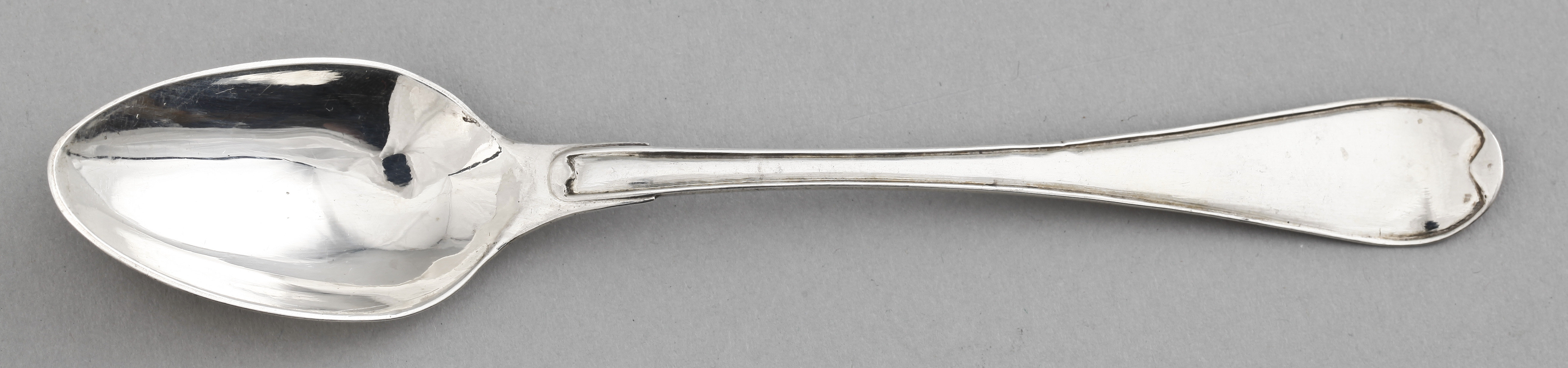 TESKEDAR, 12 st, silver, "Svensk rund", mest 1700-tal. - Bukowskis