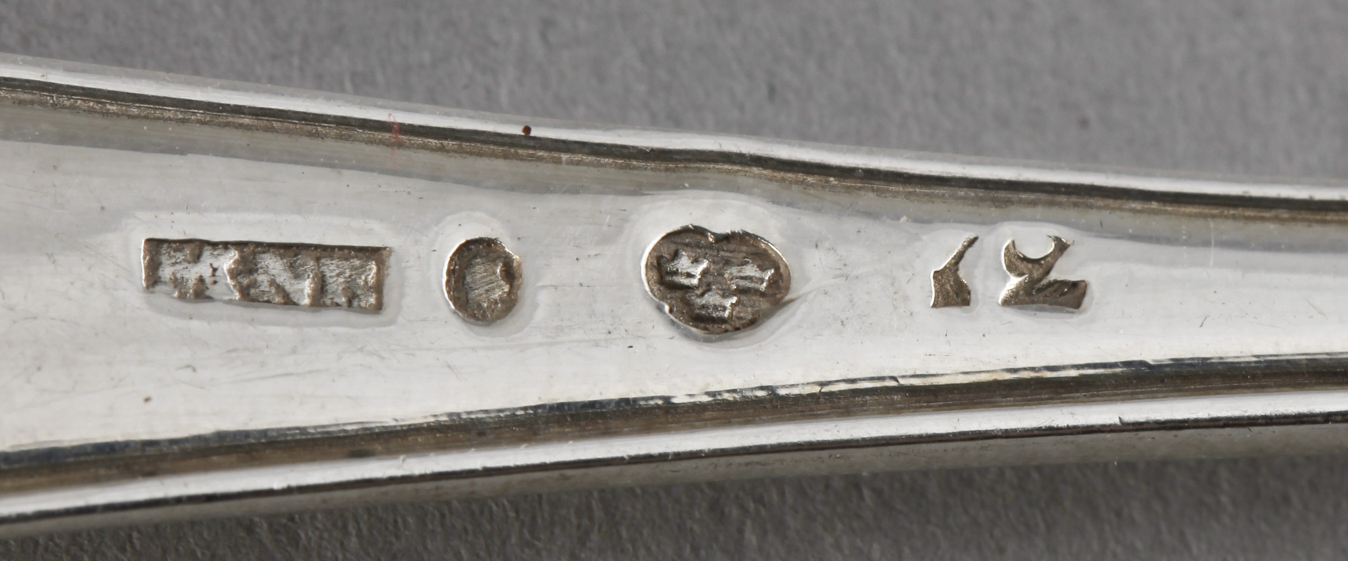 TESKEDAR, 12 st, silver, "Svensk rund", mest 1700-tal. - Bukowskis