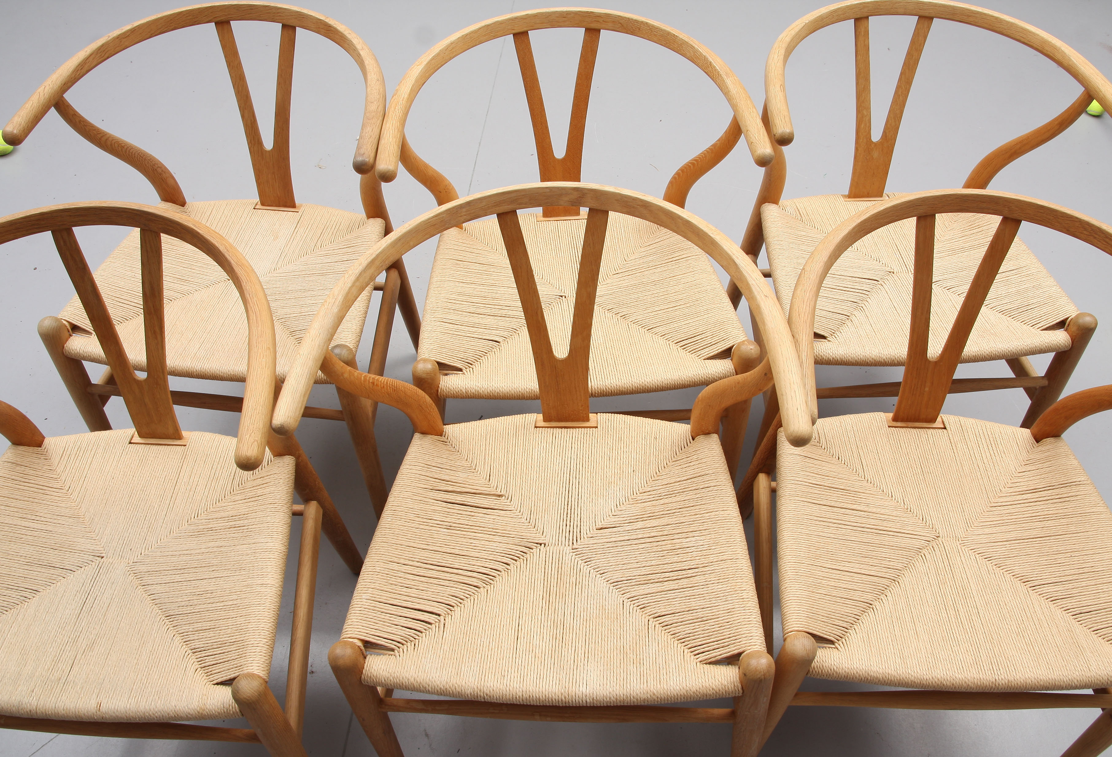 KARMSTOLAR, 6 st. "Y-stolen" design Hans J Wegner. Carl Hansen & Söner, Odense. - Bukowskis