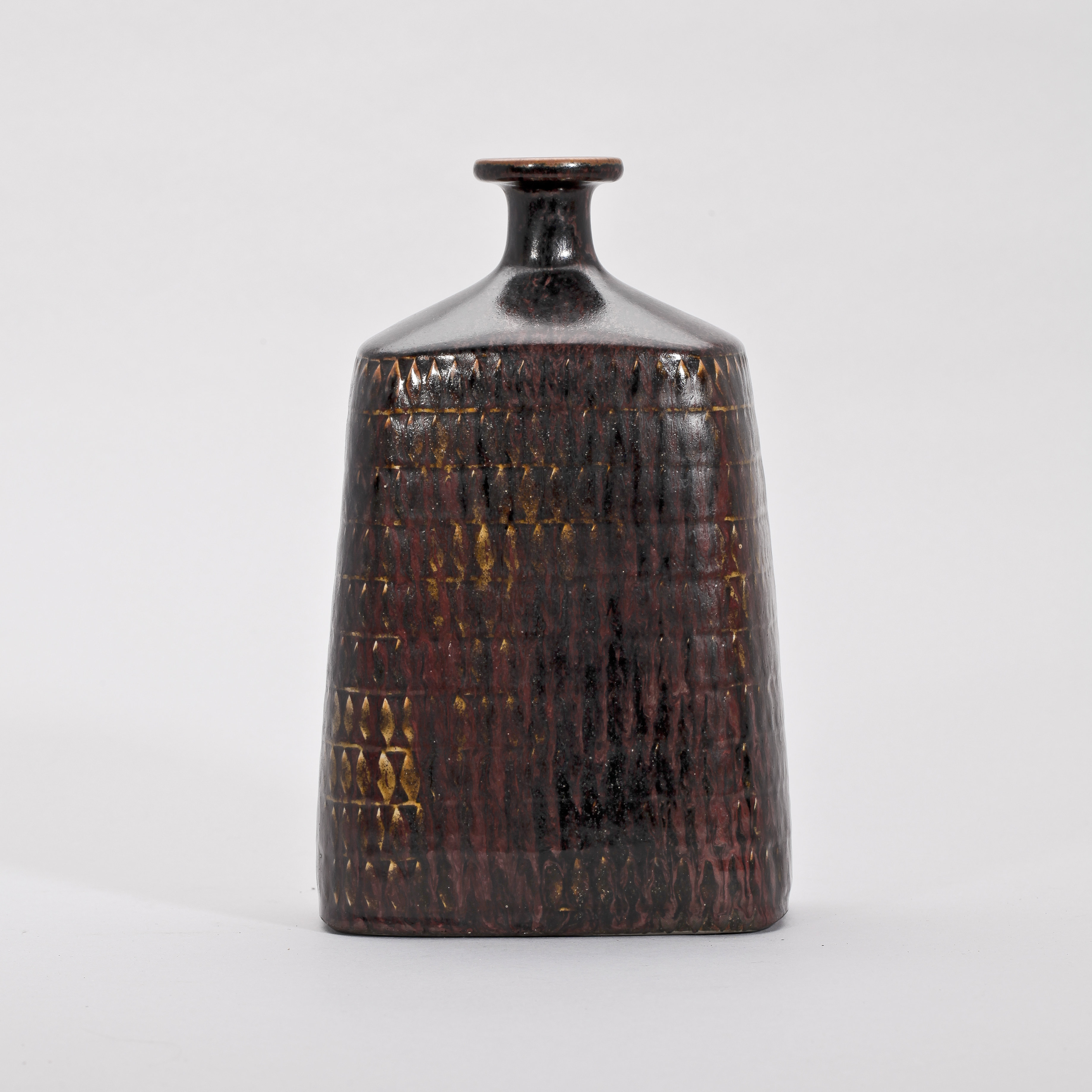 VAS, stengods. Stig Lindberg, Gustavsberg, sign. - Bukowskis