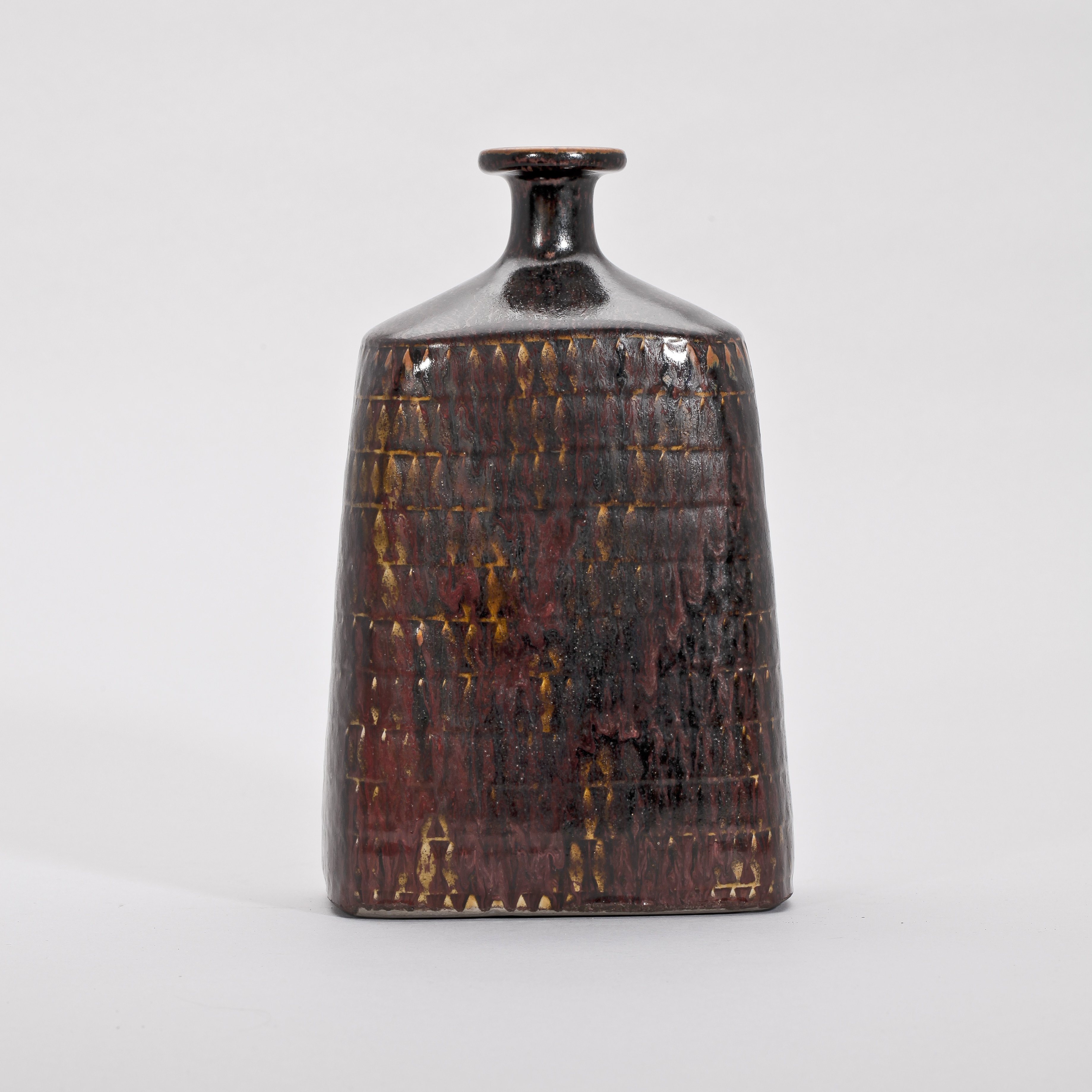 VAS, stengods. Stig Lindberg, Gustavsberg, sign. - Bukowskis