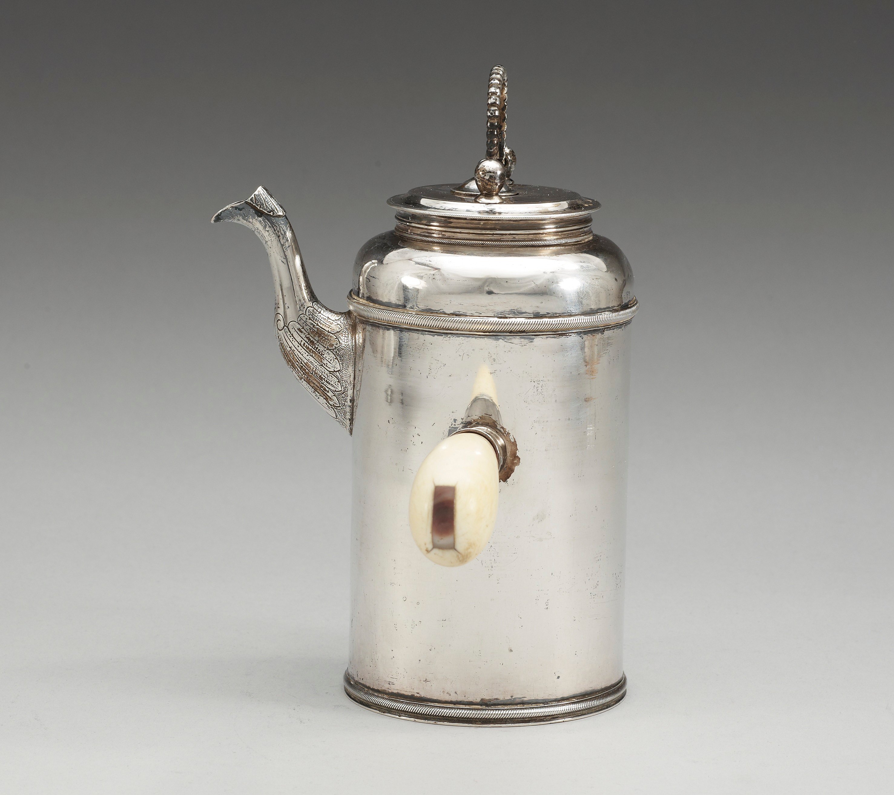 CHOKLADKANNA, av Johann Joachim Krusemann, Riga 1768-1780. - Bukowskis