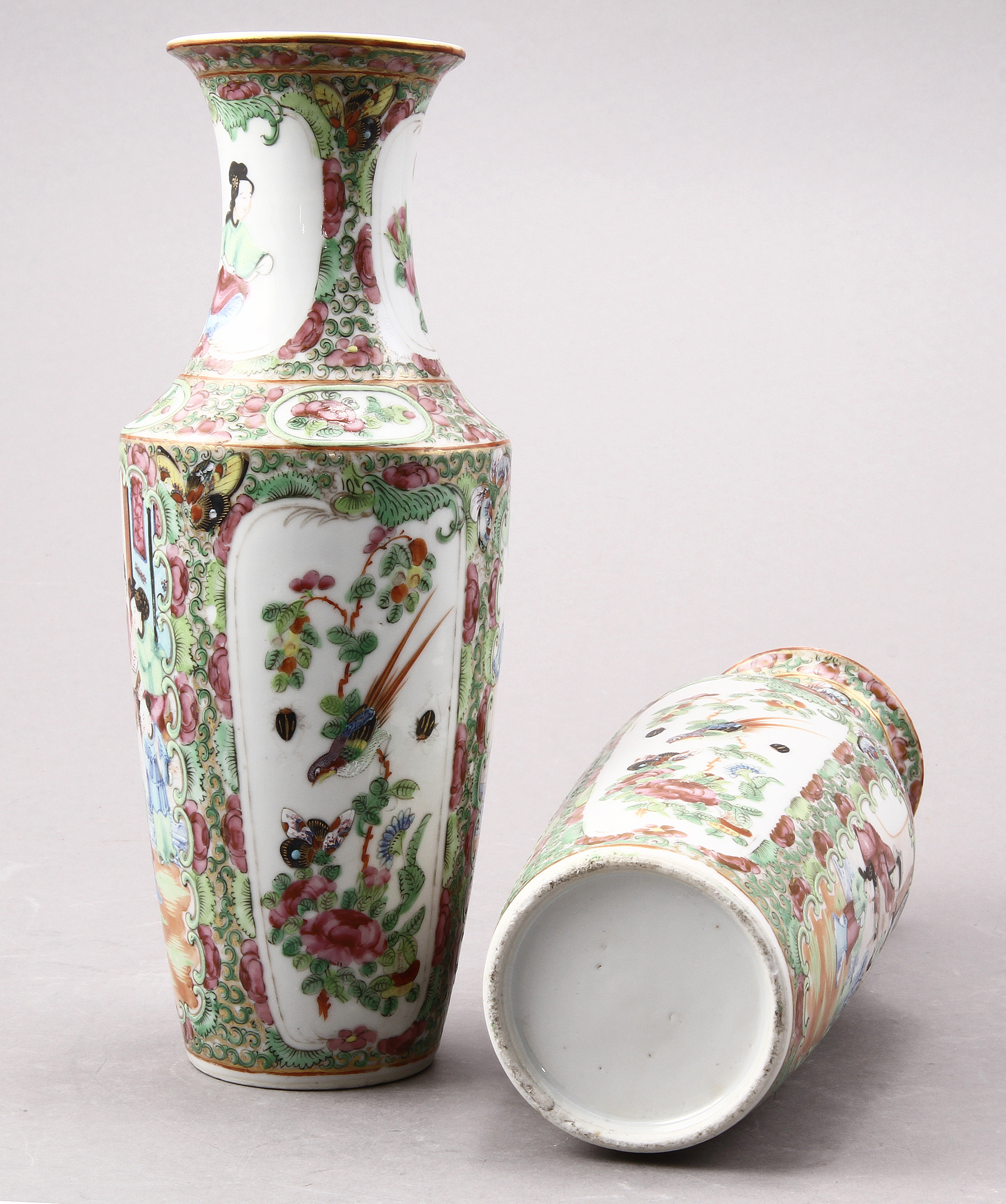 VASER, ett par, porslin, Kina, 1900-tal. - Bukowskis