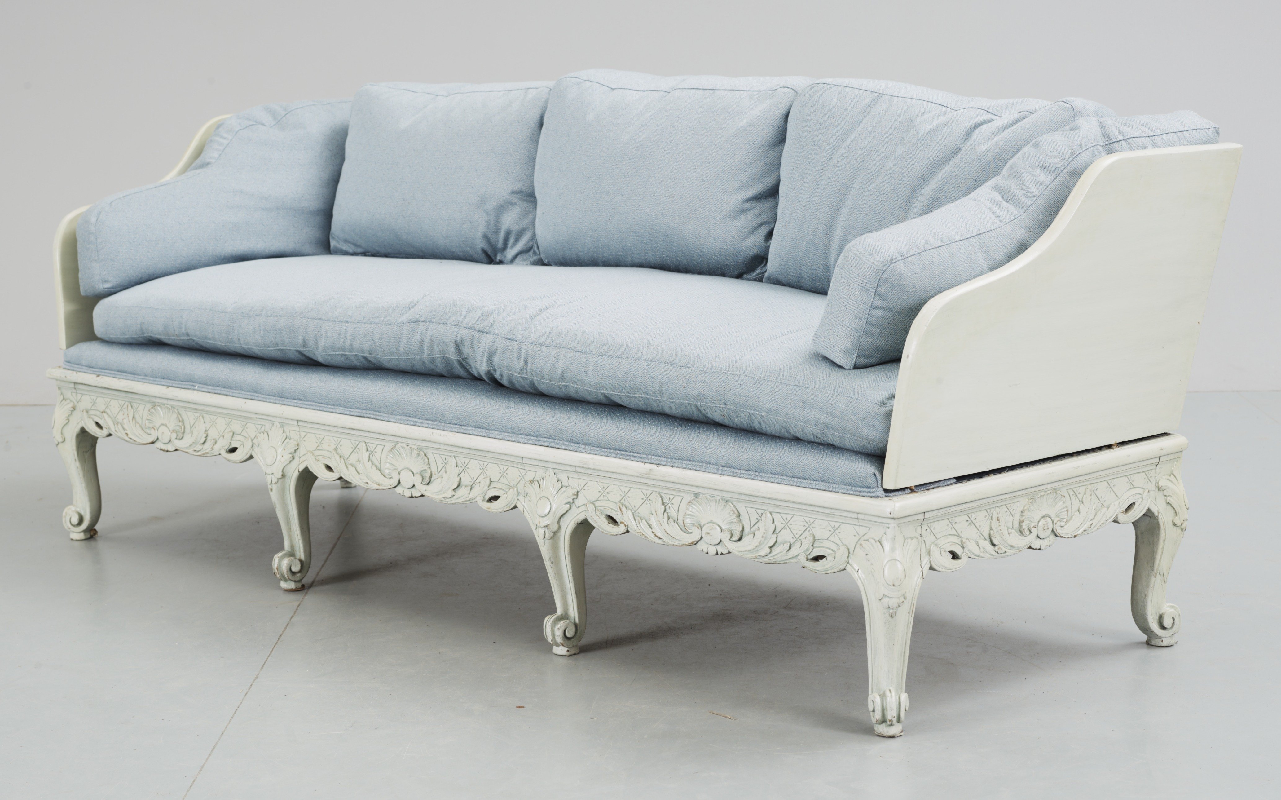 A Swedish rococo style sofa. 19/20th Century. - Bukowskis