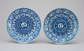 A pair of Kangxi (1662-1722) plates. - Bukowskis