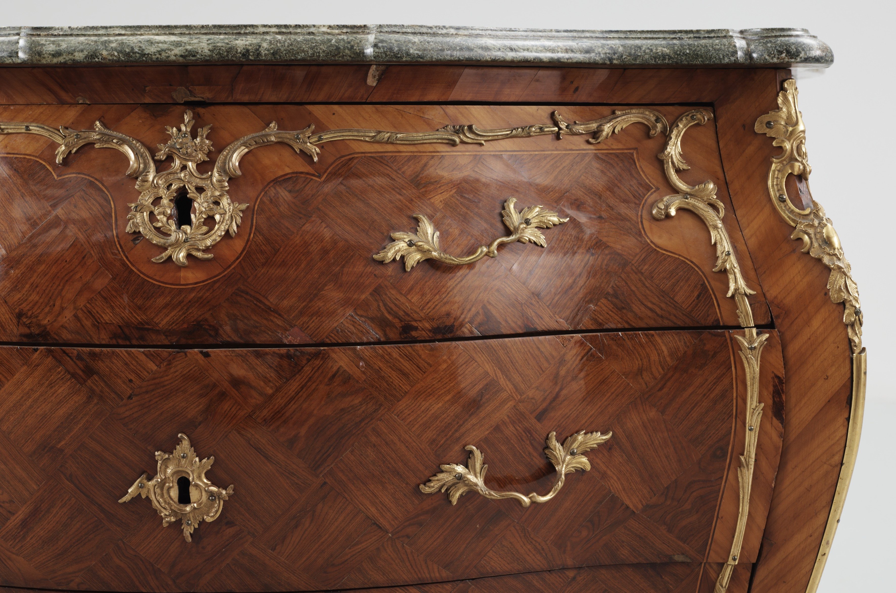 A Swedish Rococo commode attributed to J. J. Eisenbletter. - Bukowskis