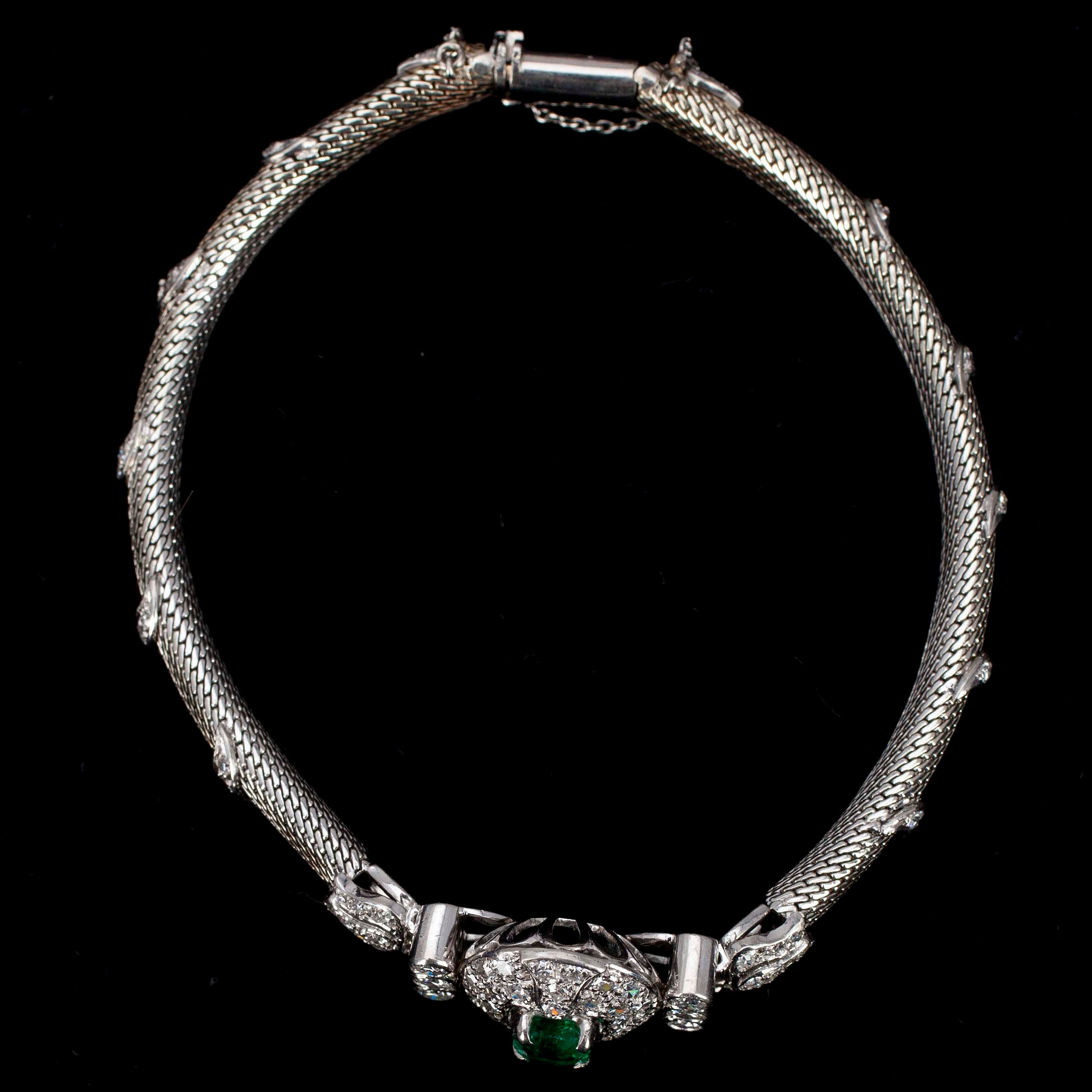 ARMBAND, 18K vitt guld, 1 smaragd 5 x 6 cm, 104 diamanter ca 2,5 ct ...