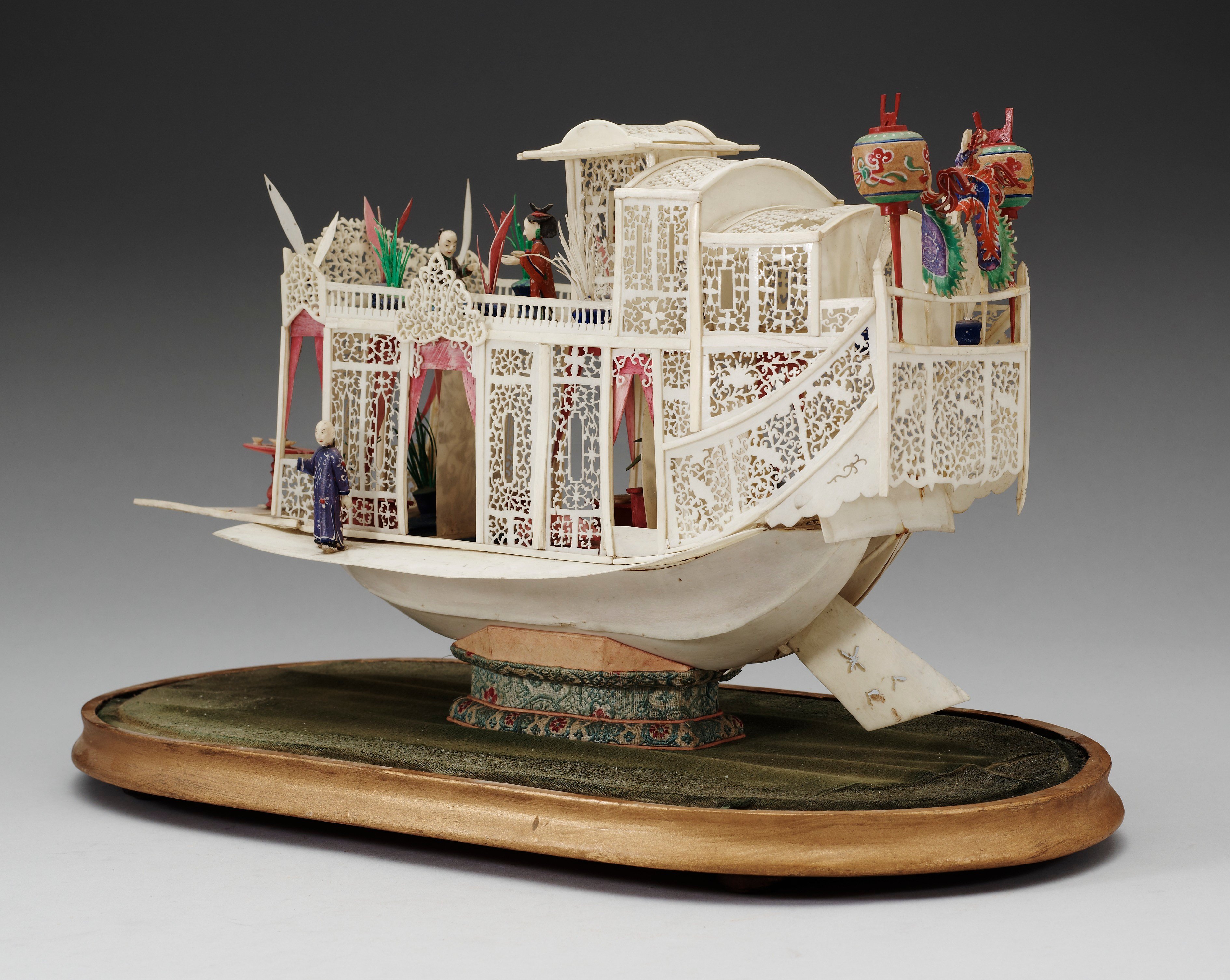 A bone and ivory model of a djonk, Qing dynasty, 19th Century. - Bukowskis