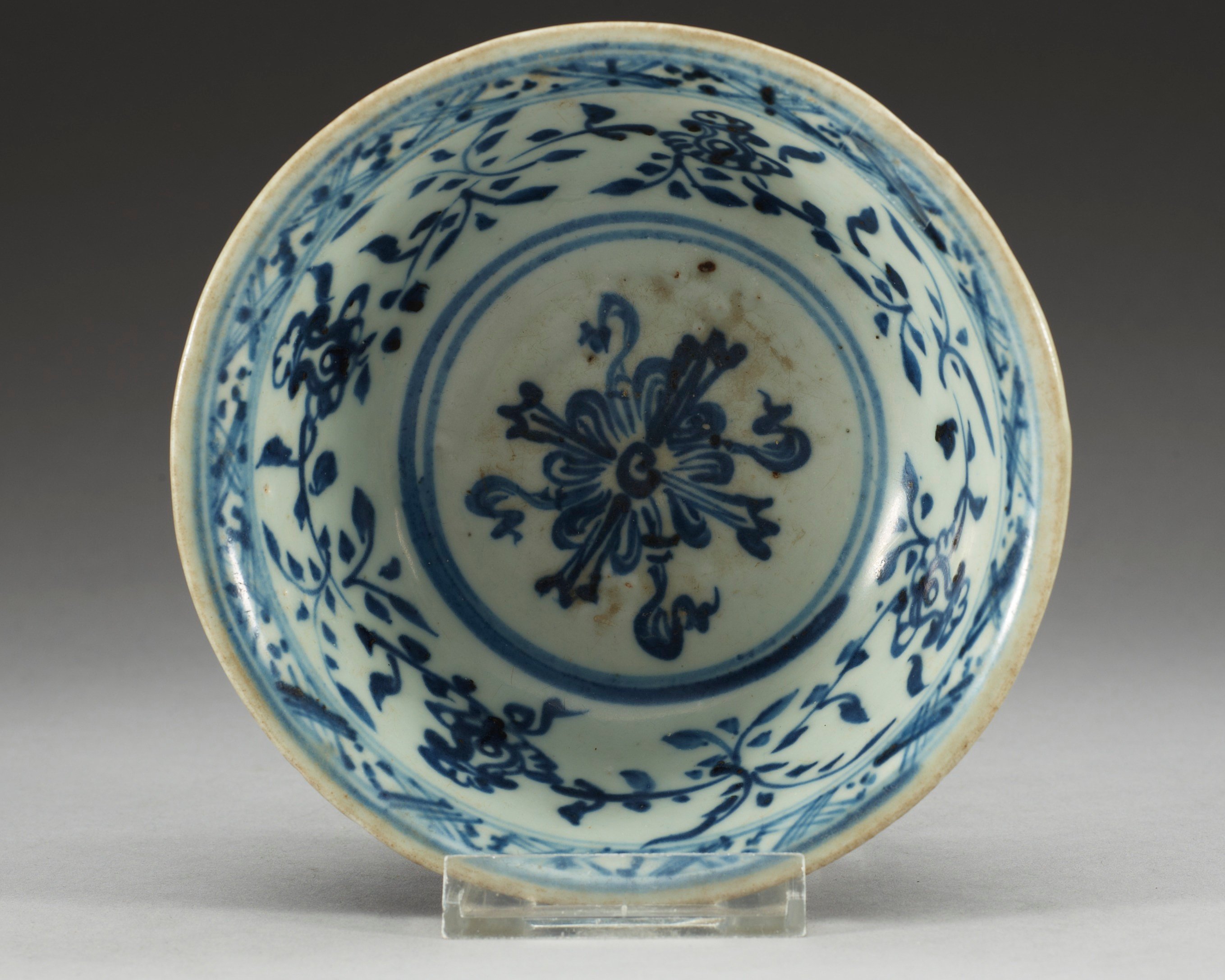 A blue and white bowl, Ming dynasty (1368-1644). - Bukowskis