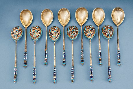 TWELVE ENAMELLED RUSSIAN SPOONS. - Bukowskis