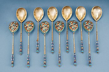 TWELVE ENAMELLED RUSSIAN SPOONS. - Bukowskis