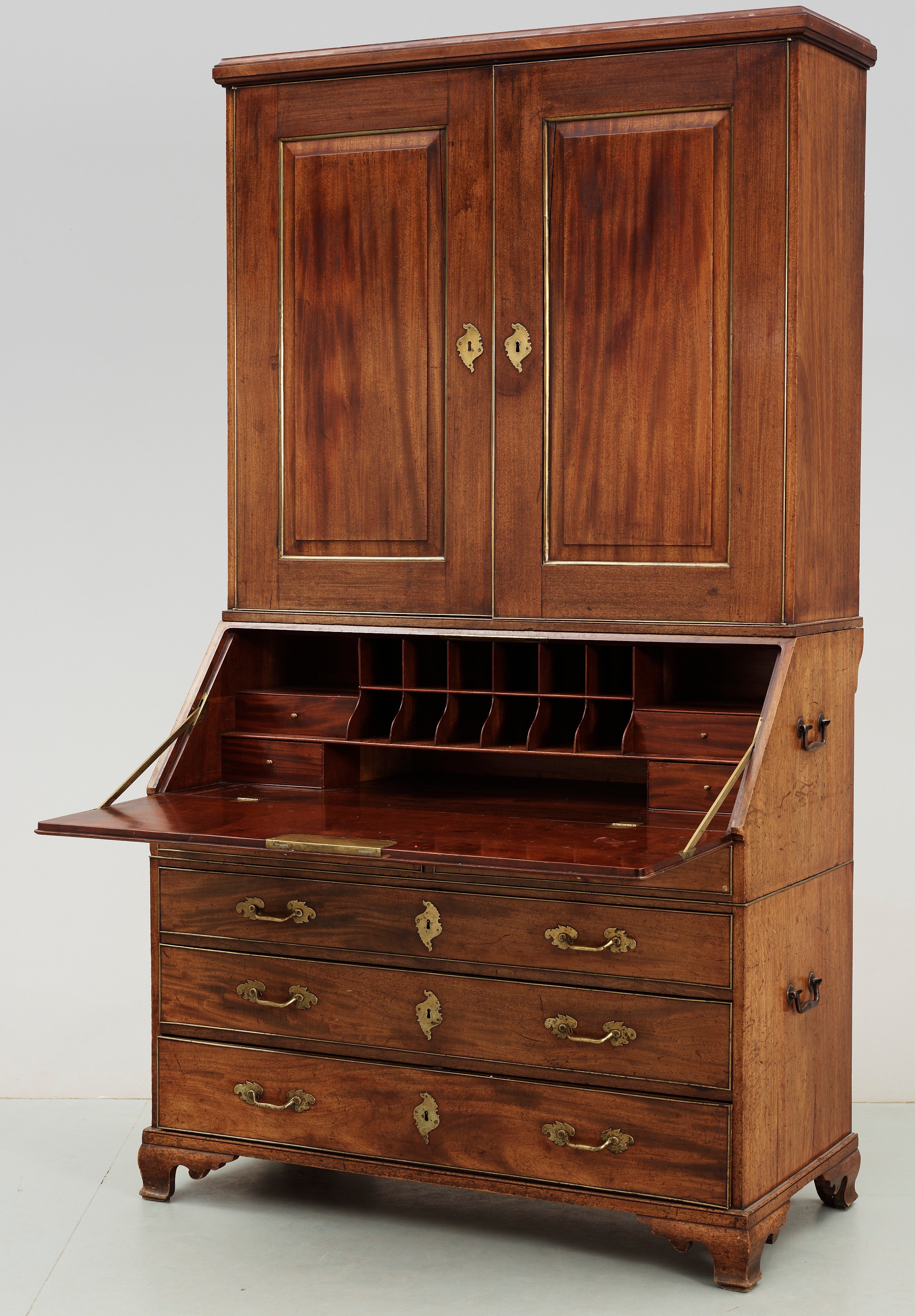 A Swedish Rococo 18th Century writing cabinet. - Bukowskis