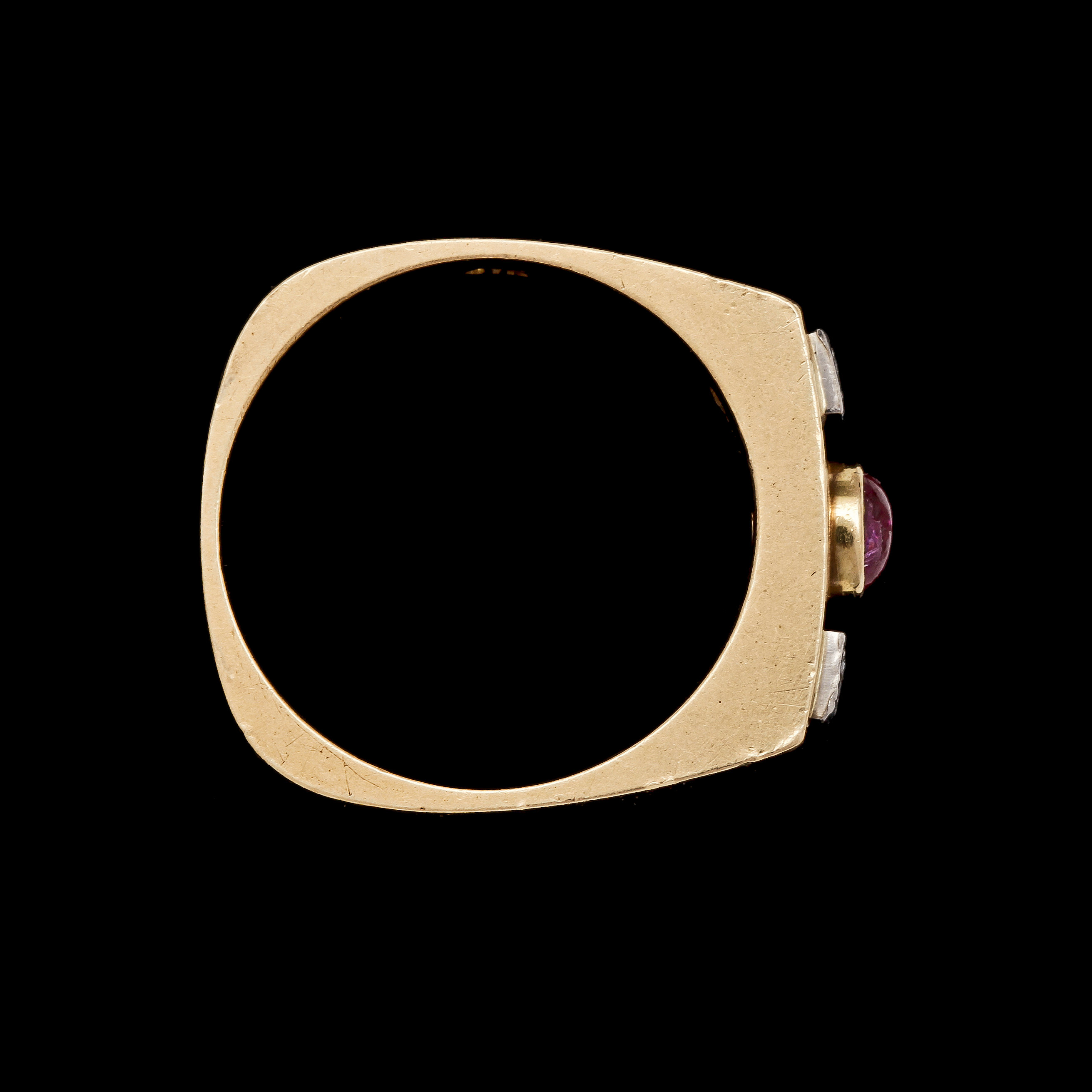 RING, 18k guld med rubin och diamanter. - Bukowskis