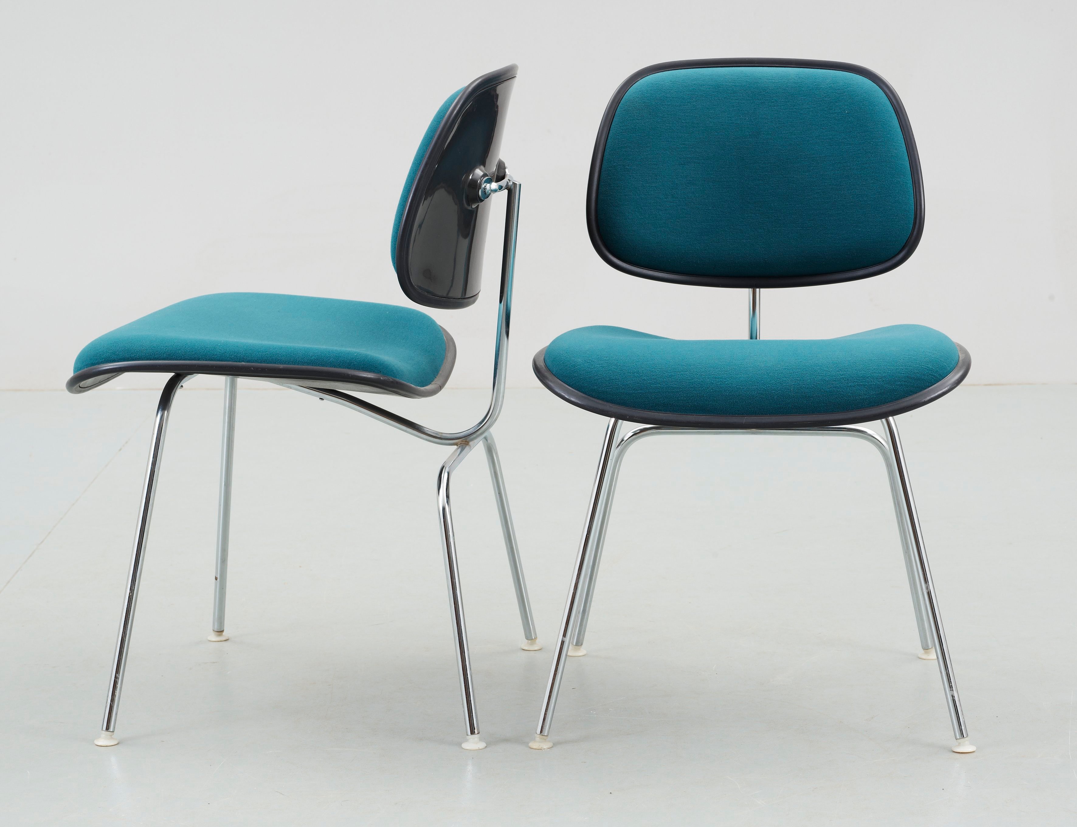STOLAR, ett par, Charles Eames, Herman Miller. - Bukowskis
