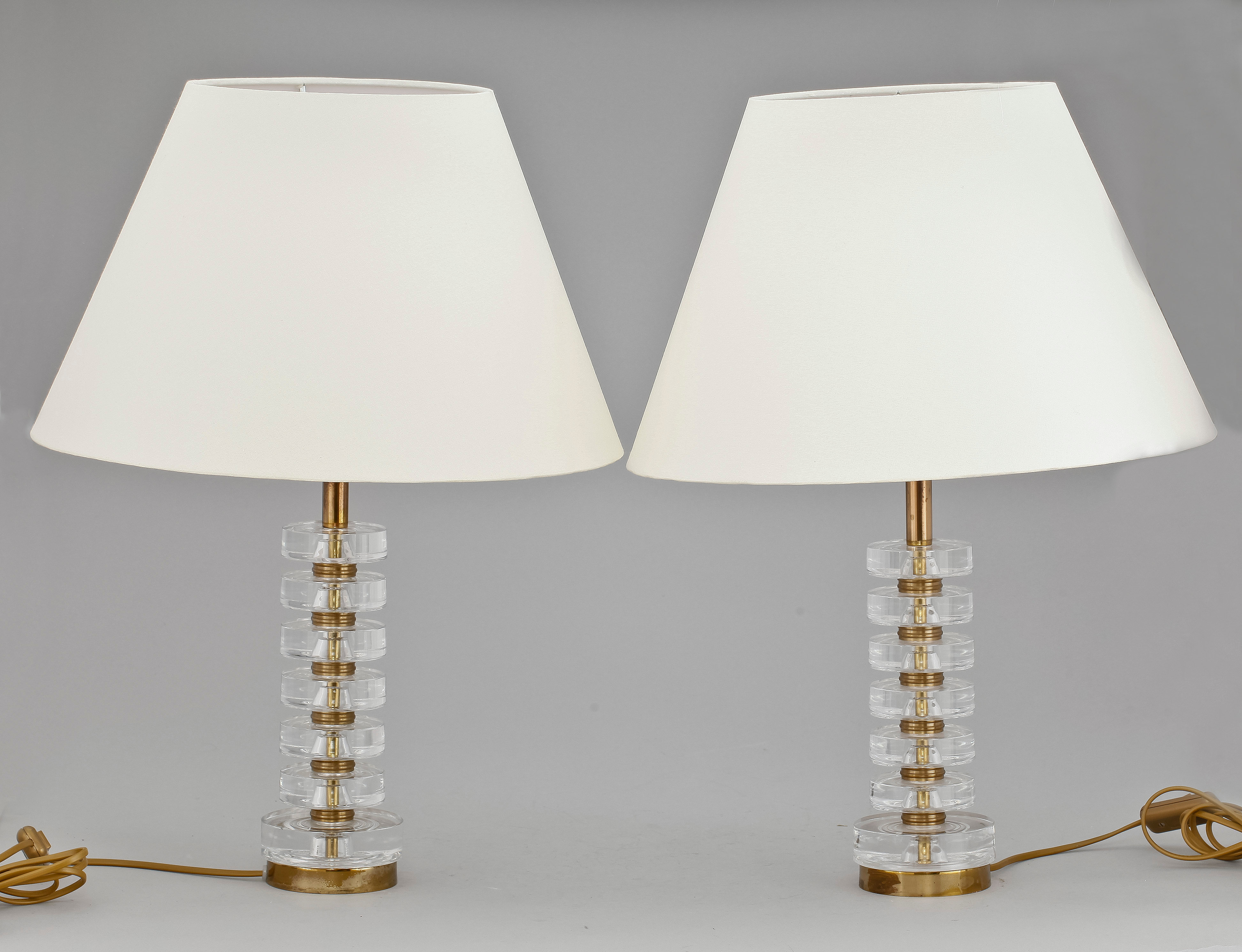 BORDSLAMPOR, ett par, glas, Carl Fagerlund, Orrefors, 1983. - Bukowskis