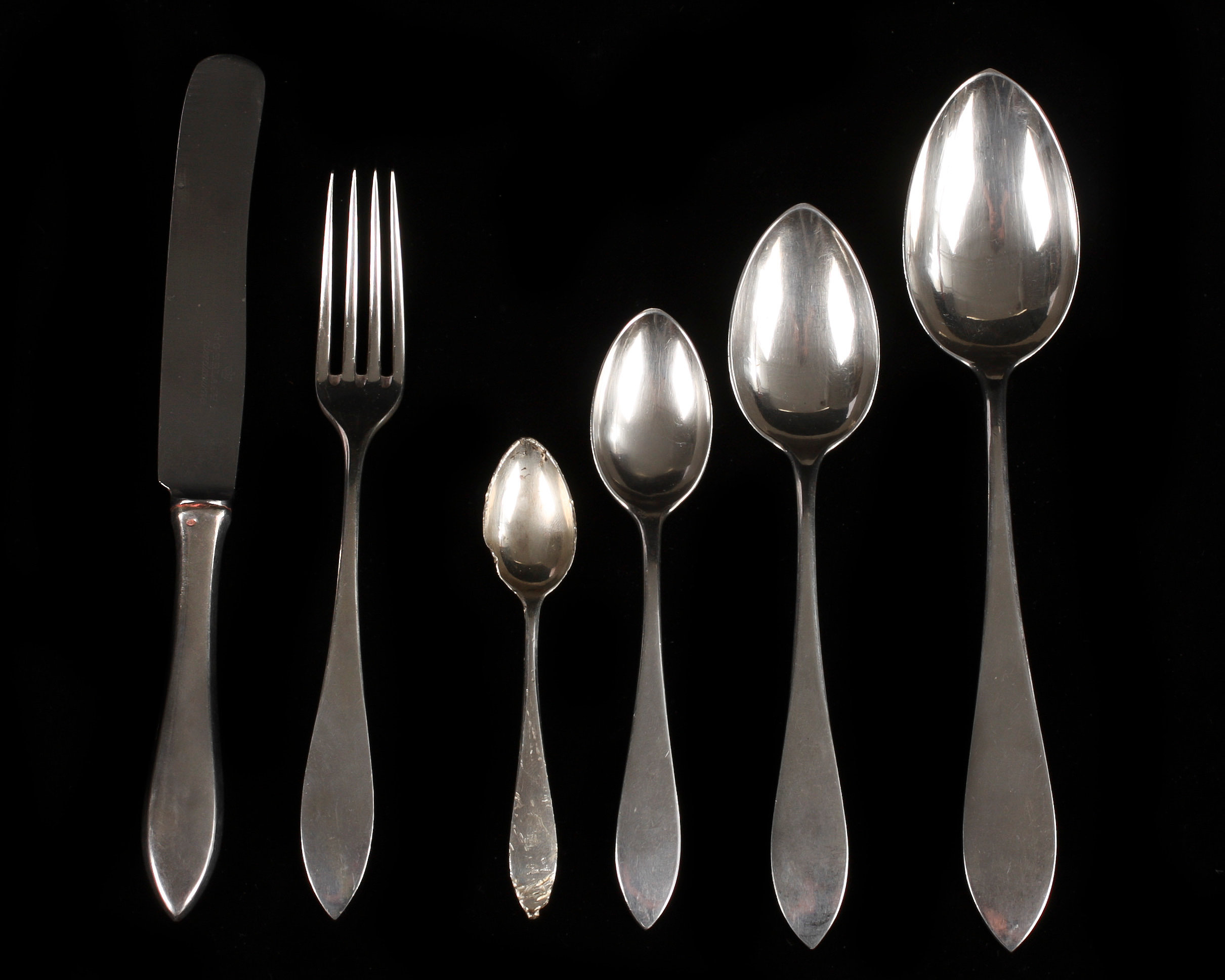 BESTICK, uppsättning i etui, 72 delar, silver, utländska stämplar, 1900 ...