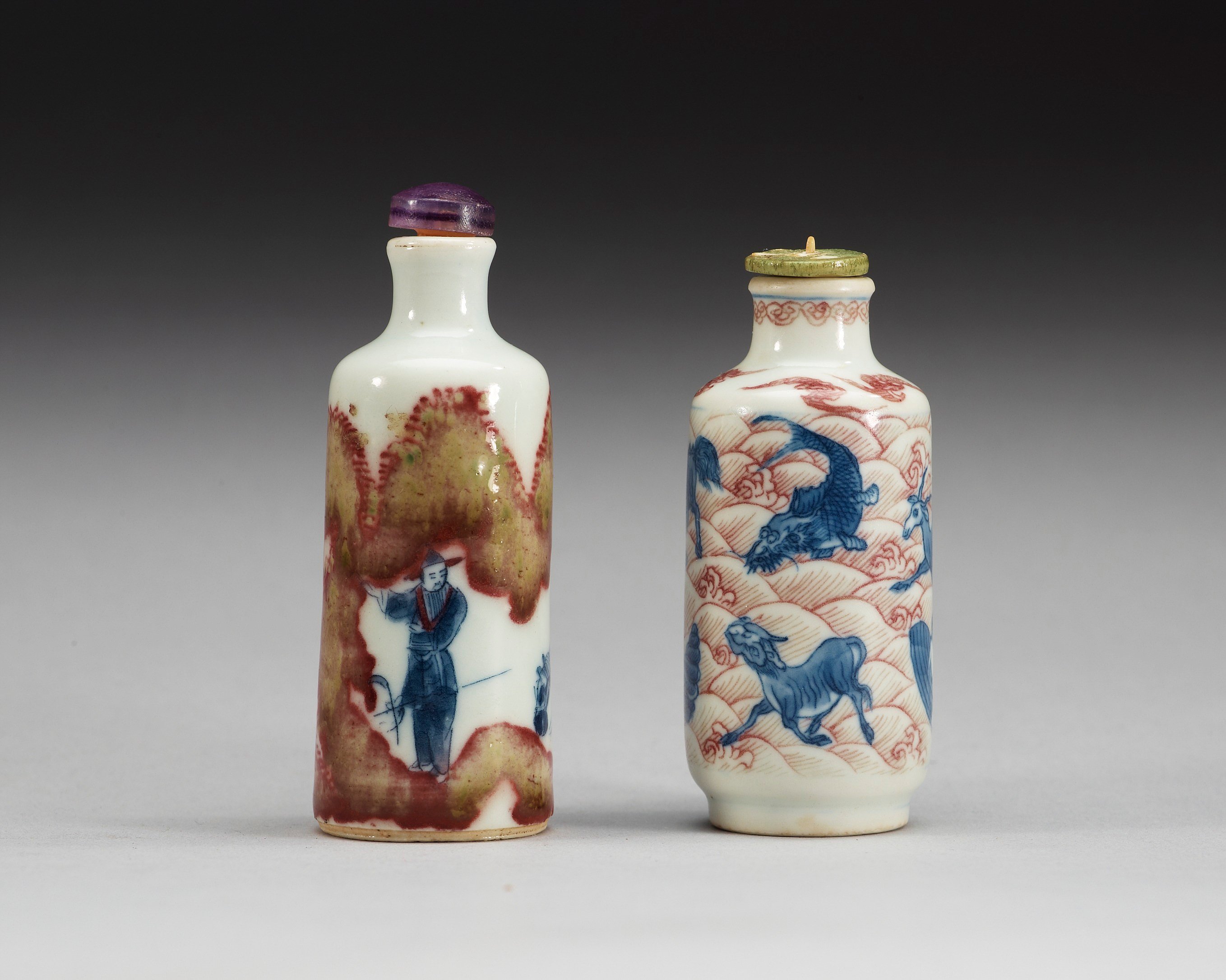 Two underglaze red and blue snuff bottles, Qing dynasty. - Bukowskis
