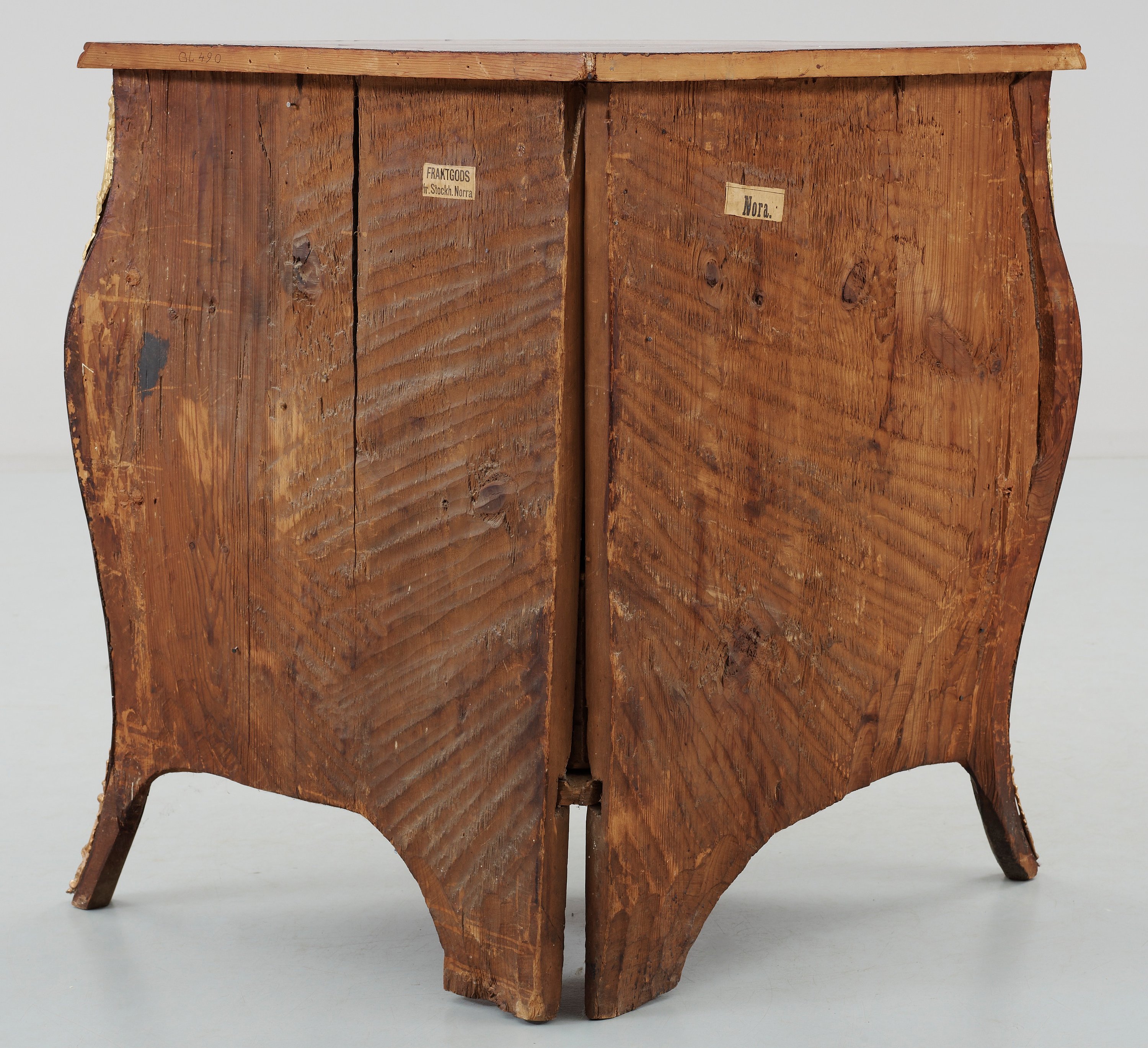 A Swedish Rococo 18th Century corner commode. - Bukowskis