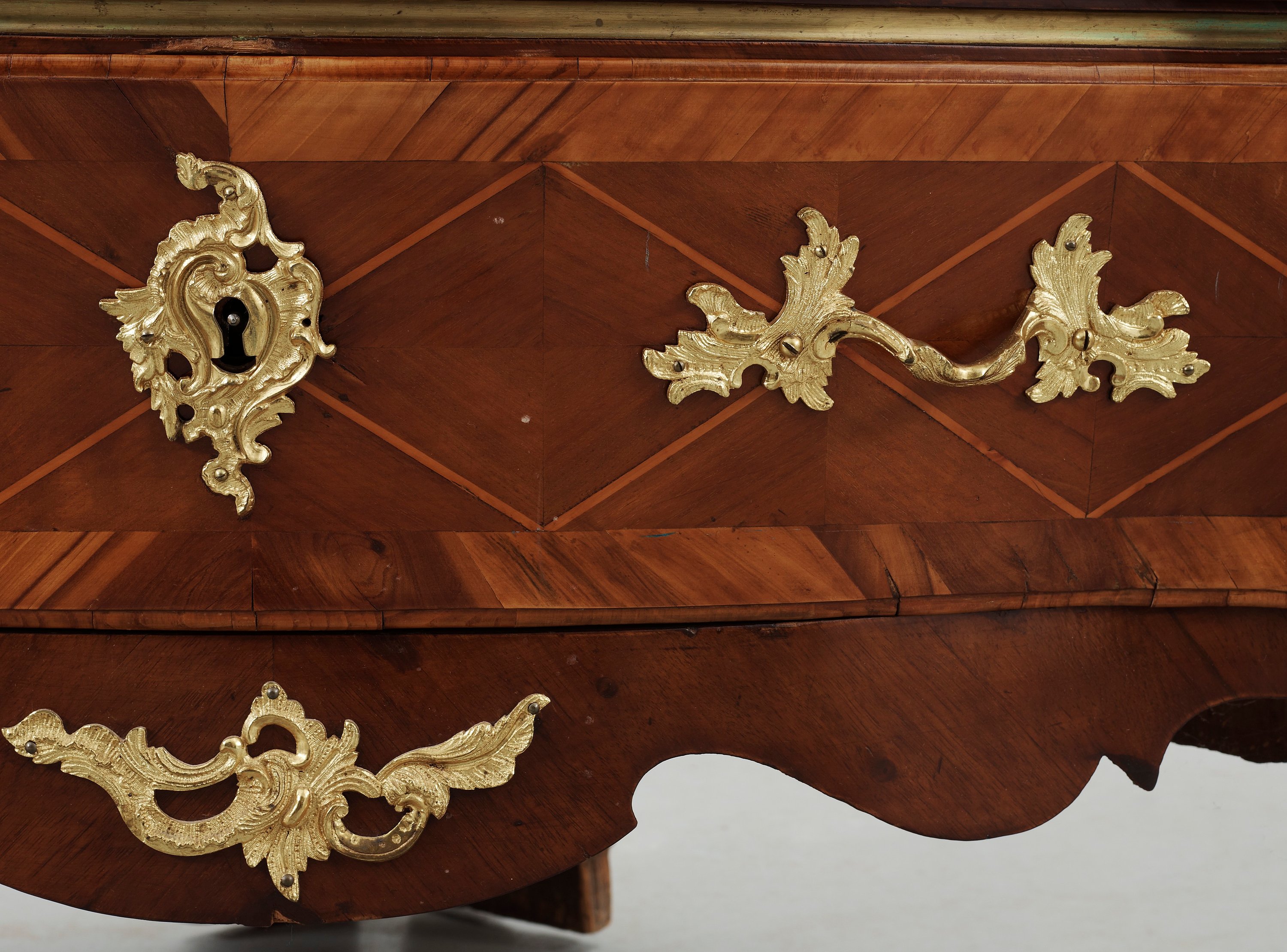 A Swedish Rococo 18th Century corner commode. - Bukowskis