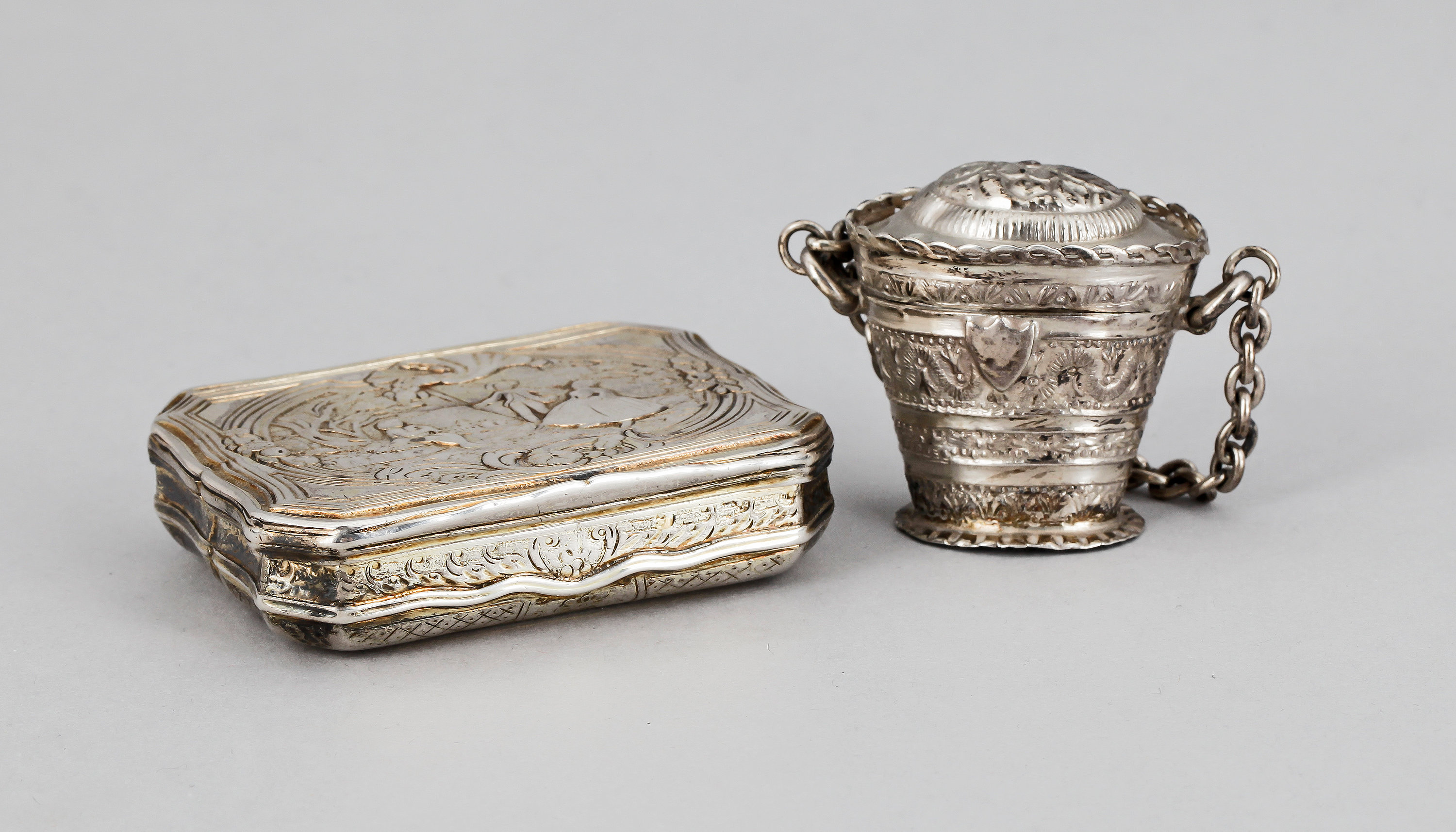 DOSOR, 2 st, silver, rokoko ca 1750 resp Holland 1850. Tot vikt 91 g ...