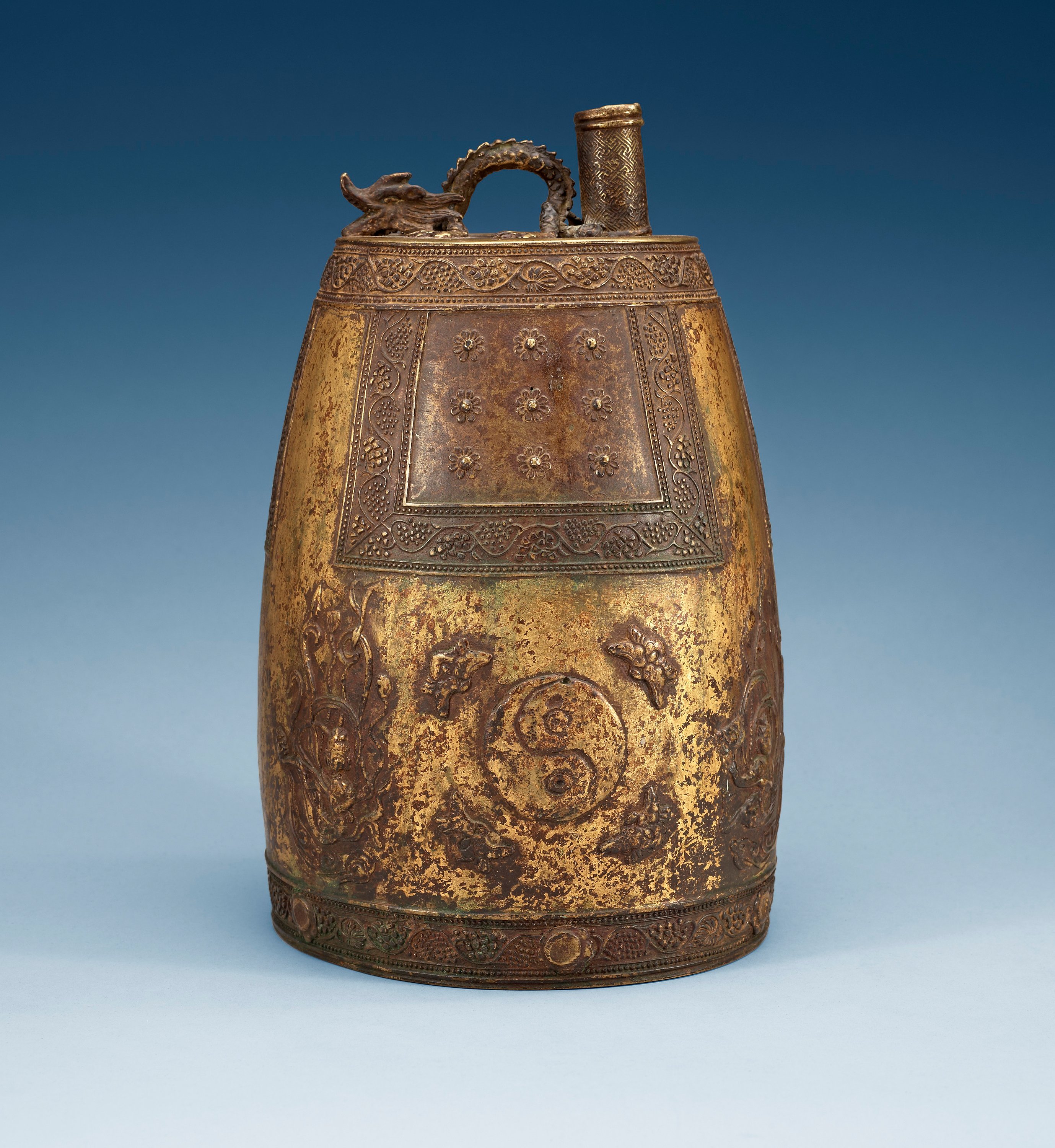 A Buddhist bronze temple bell, Korea, Koryo 14th-15th Century. - Bukowskis