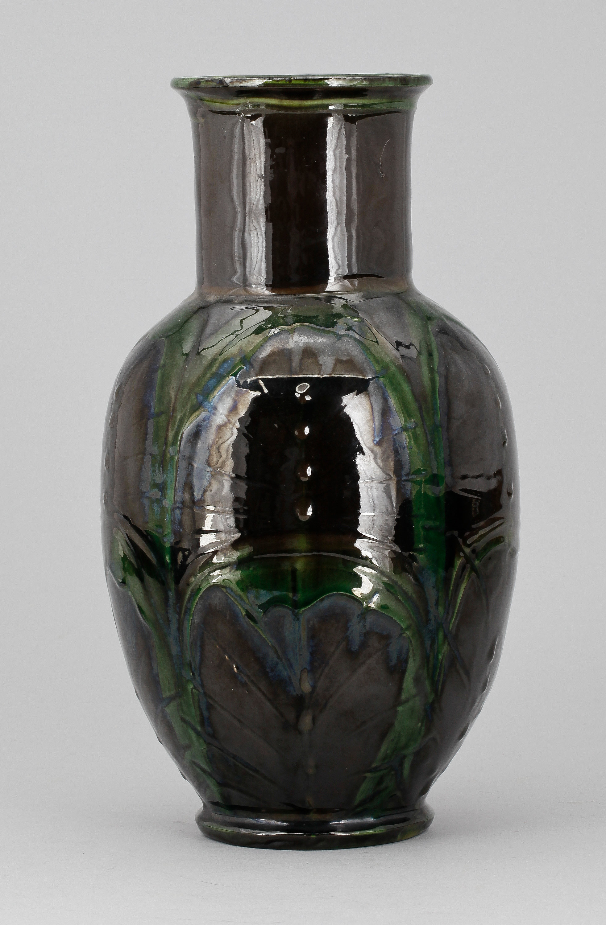 VAS, glaserat lergods, Herman Kähler, sign, Danmark. - Bukowskis