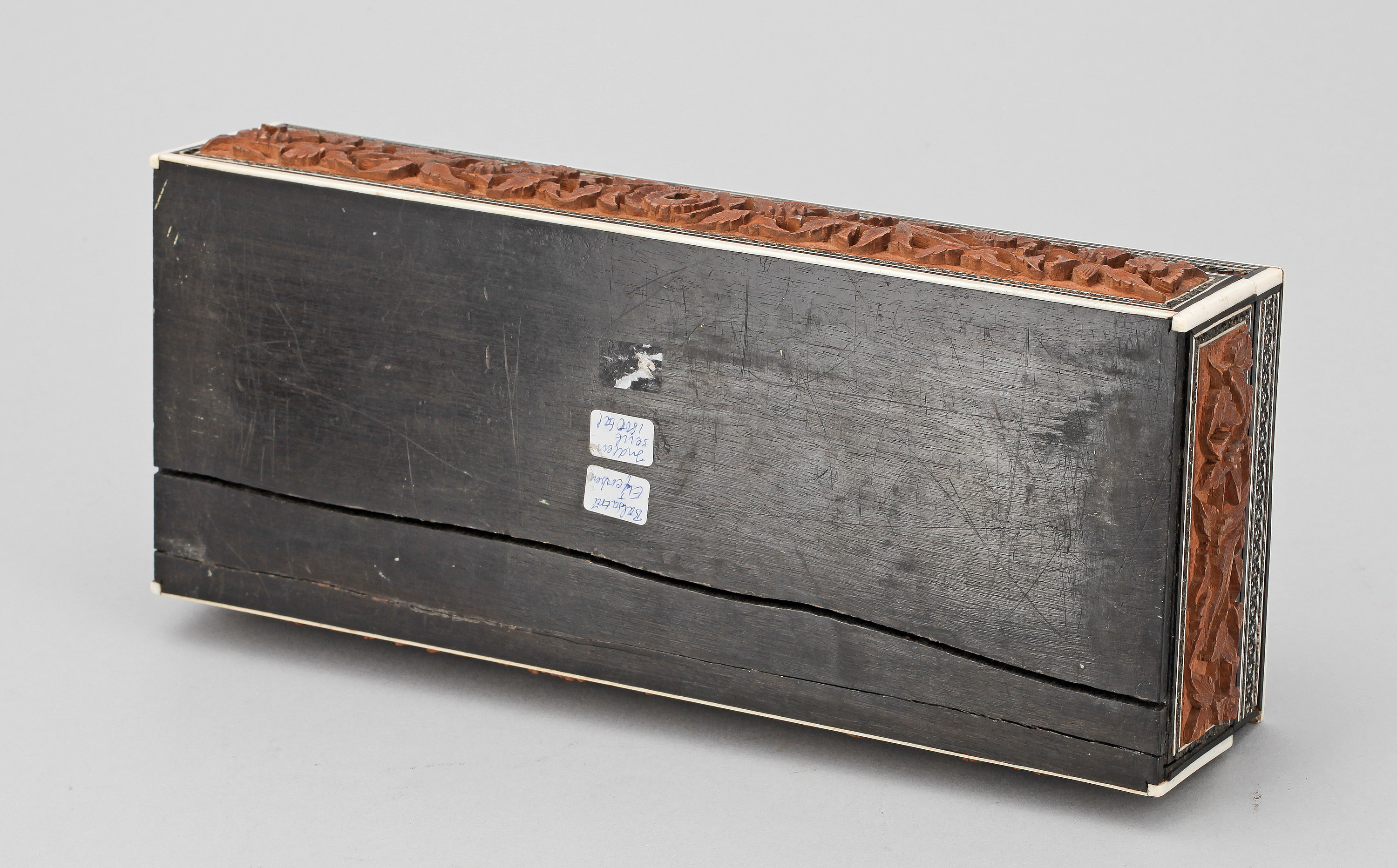 SKRIN, skuret trä, Indien, 1900-tal. - Bukowskis