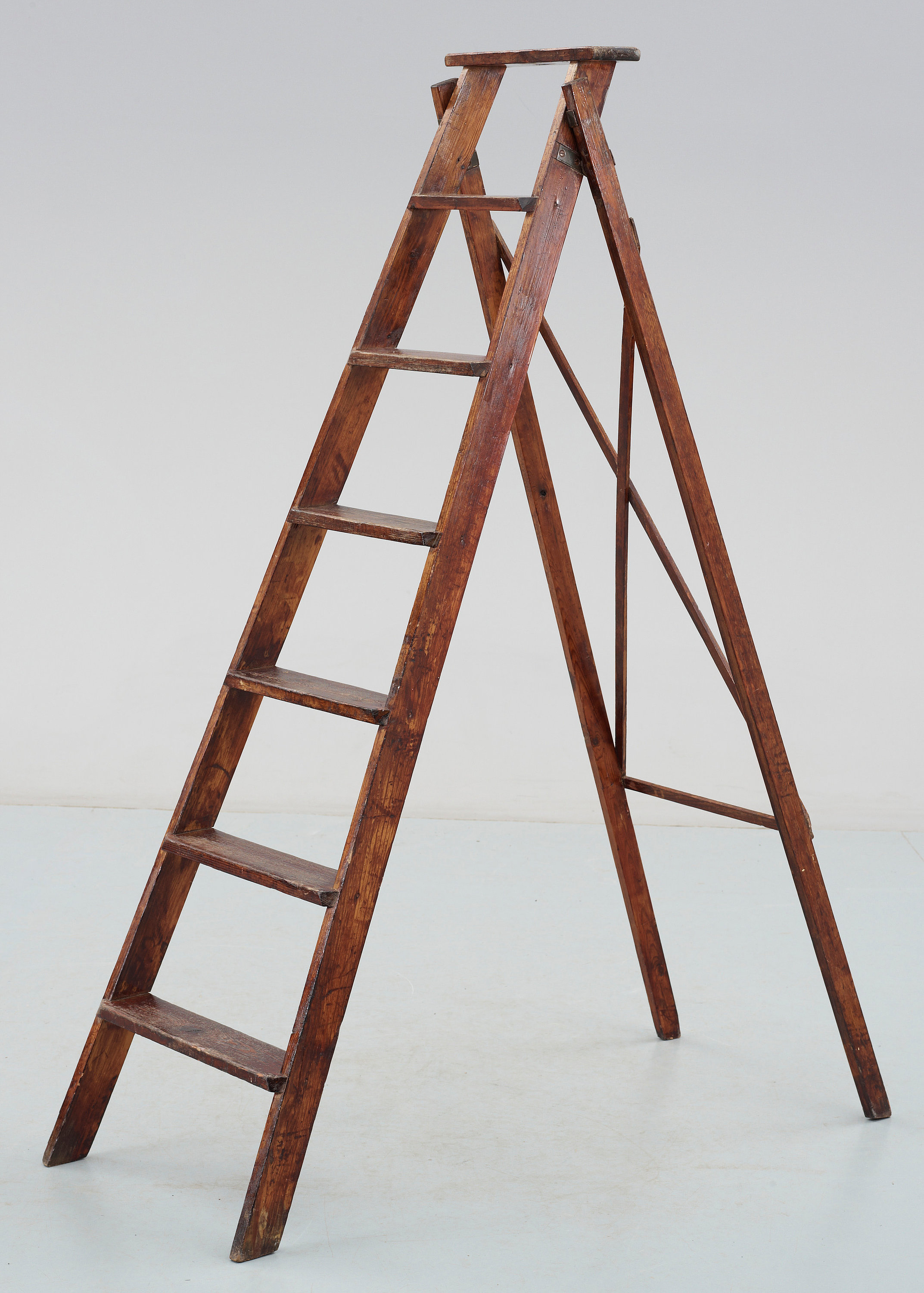 STEGE, trä, 1900-talets första hälft. - Bukowskis