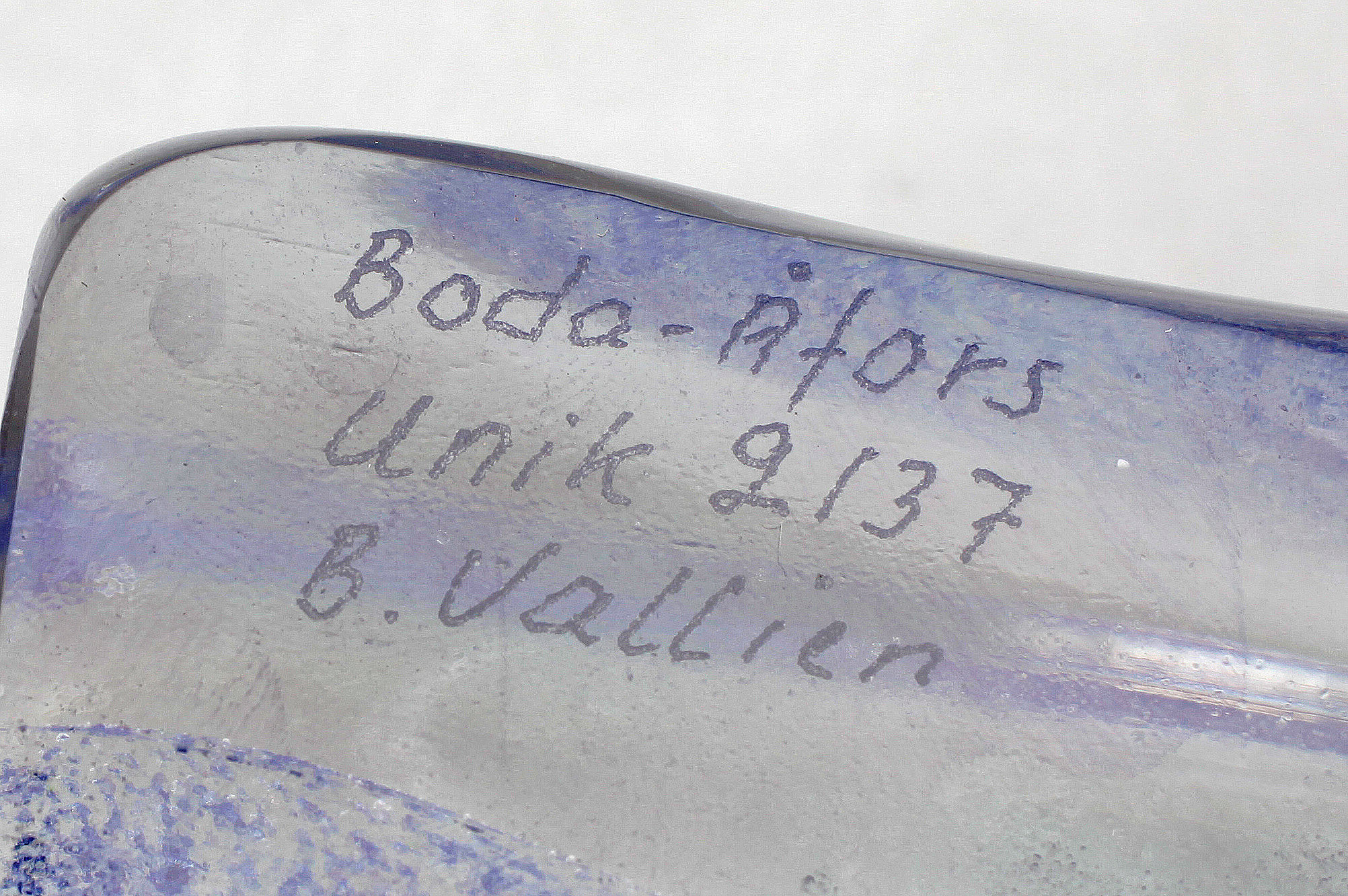 BERTIL VALLIEN, skulptur, glas och trä, Boda-Åfors. Sign. Unik. - Bukowskis