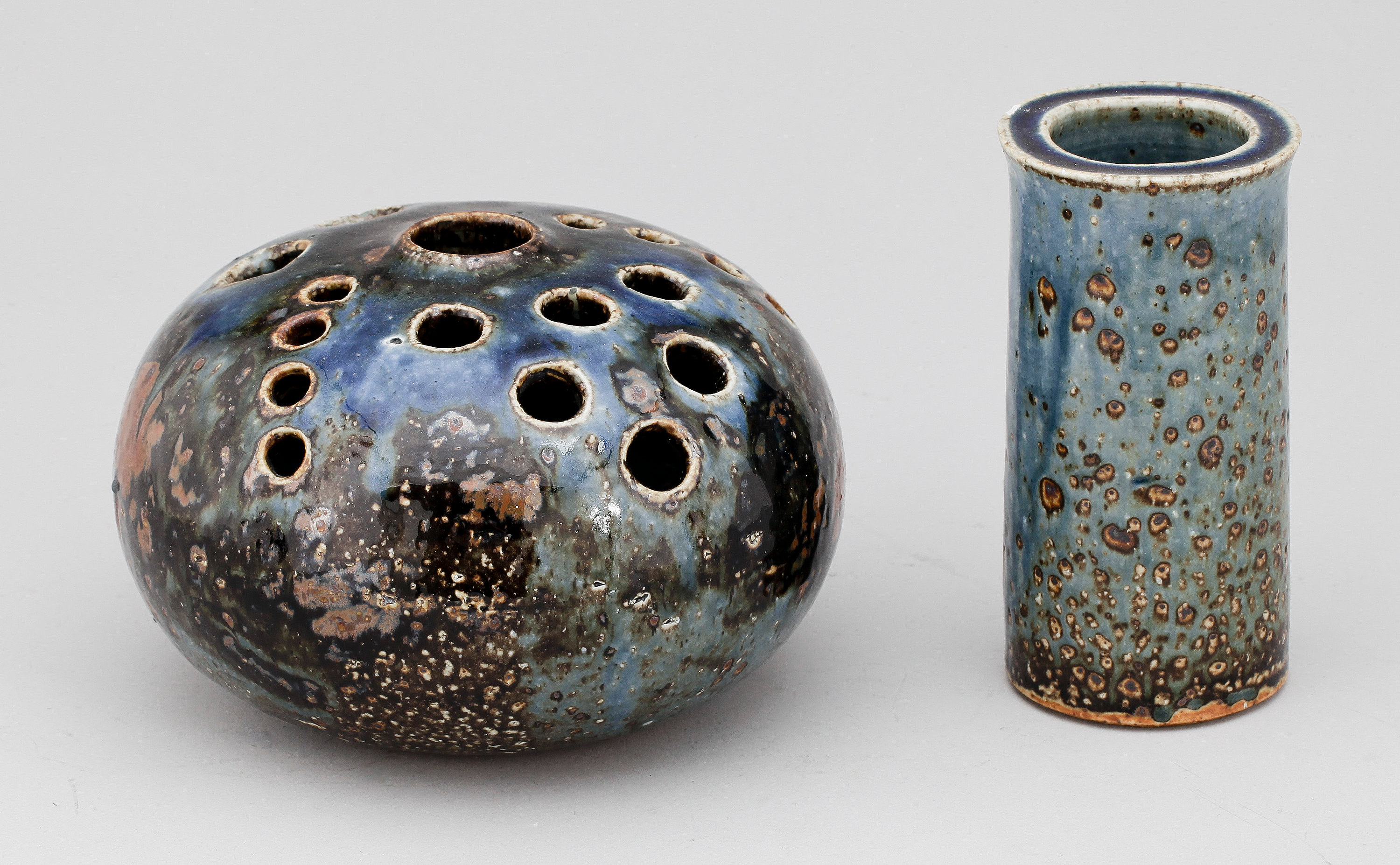 VASER, 2 st, stengods, Marianne Westman, Rörstrand, 1960-tal. - Bukowskis