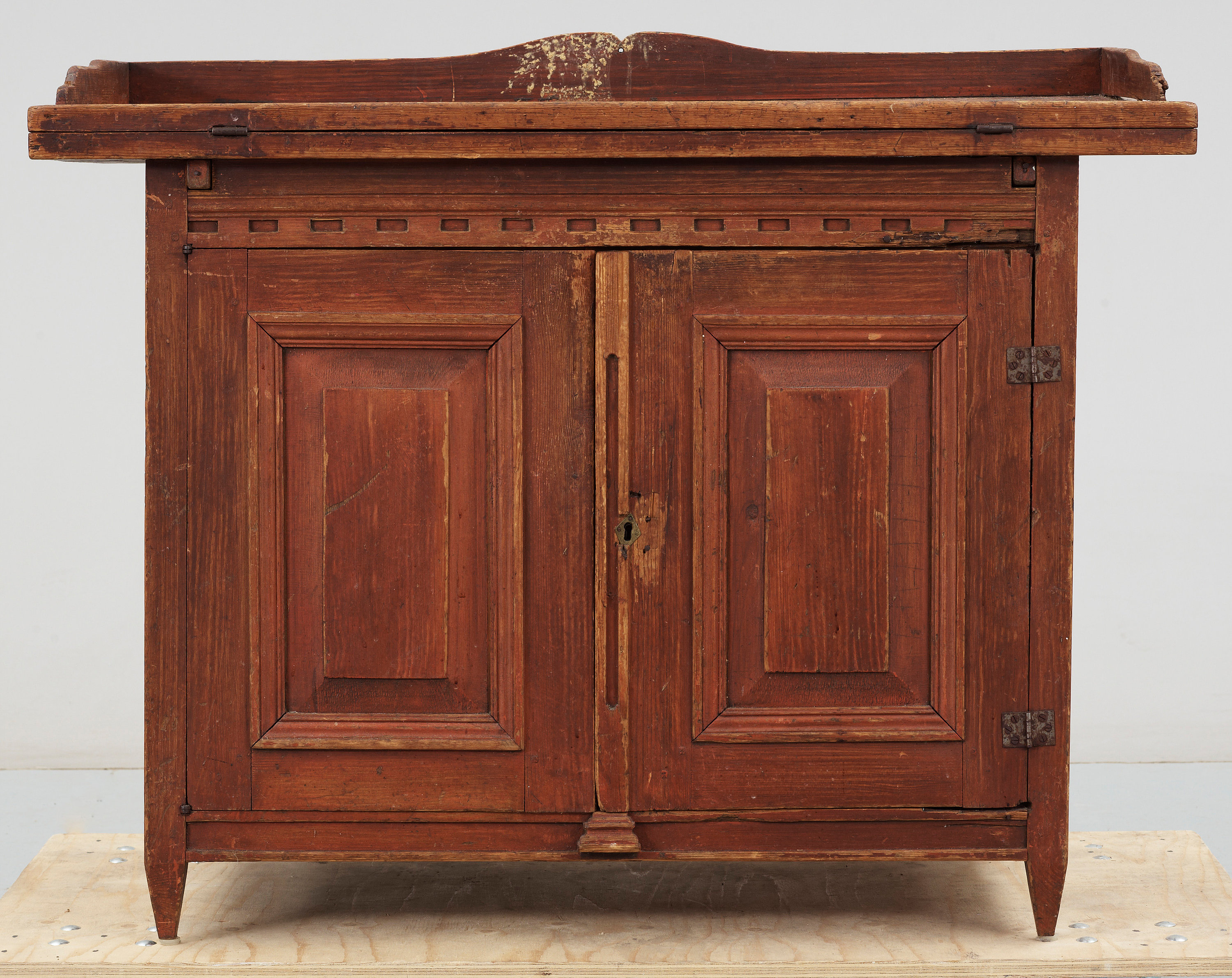 SKÄNK, allmoge, 1800-tal. - Bukowskis