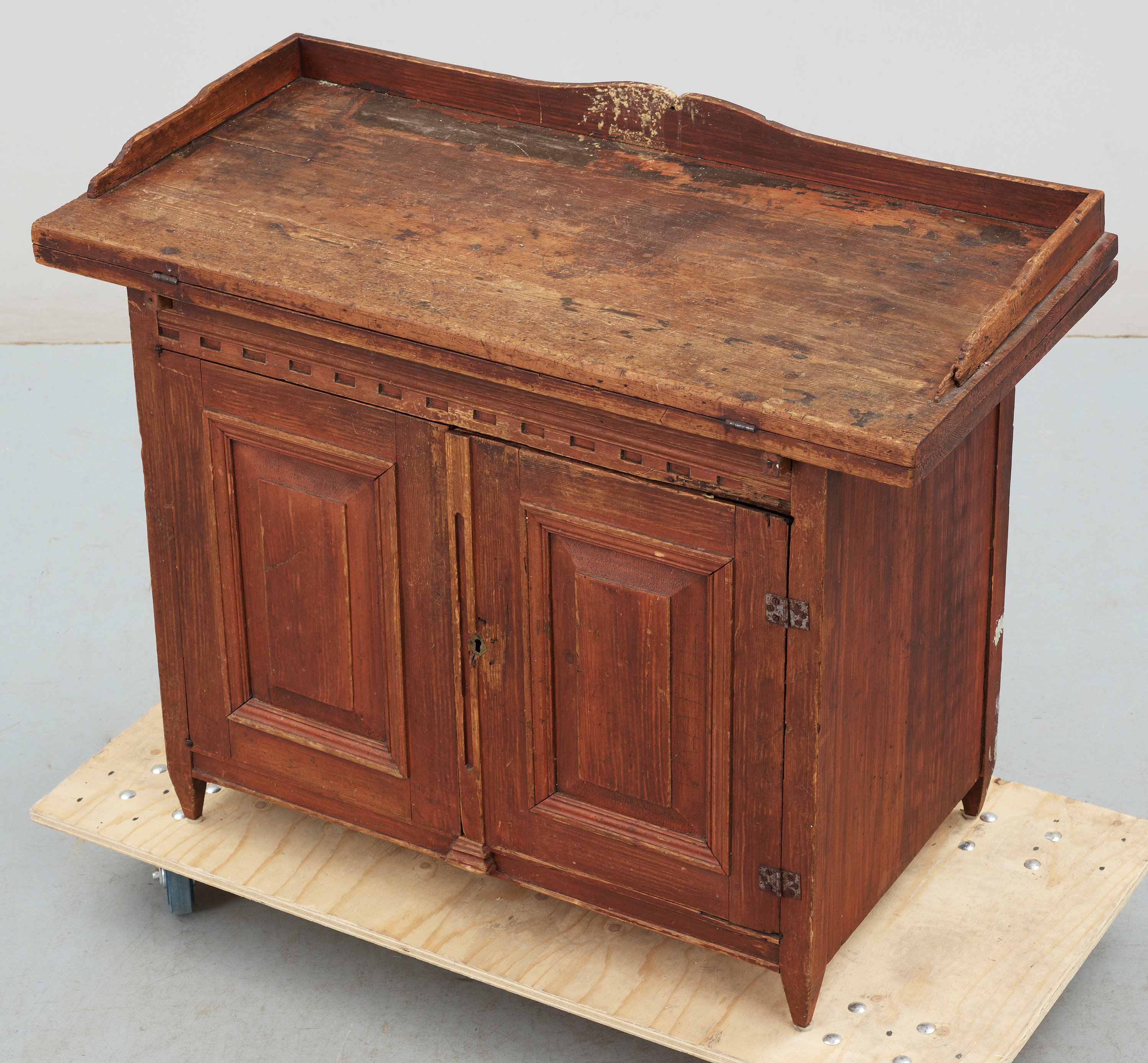 SKÄNK, allmoge, 1800-tal. - Bukowskis