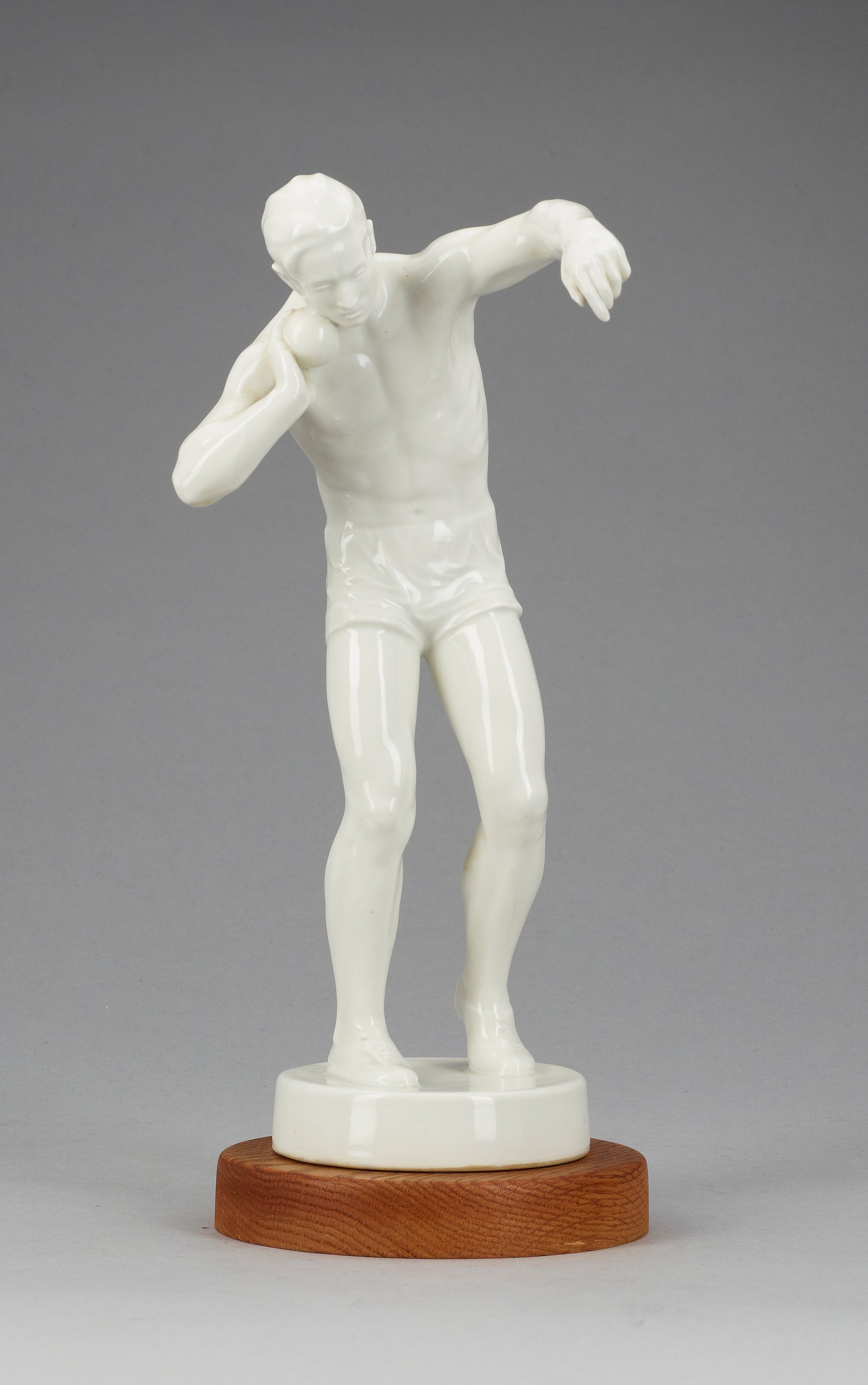 FIGURIN, porslin, Max Bochmann Meissen 1900-talets andra hälft. - Bukowskis