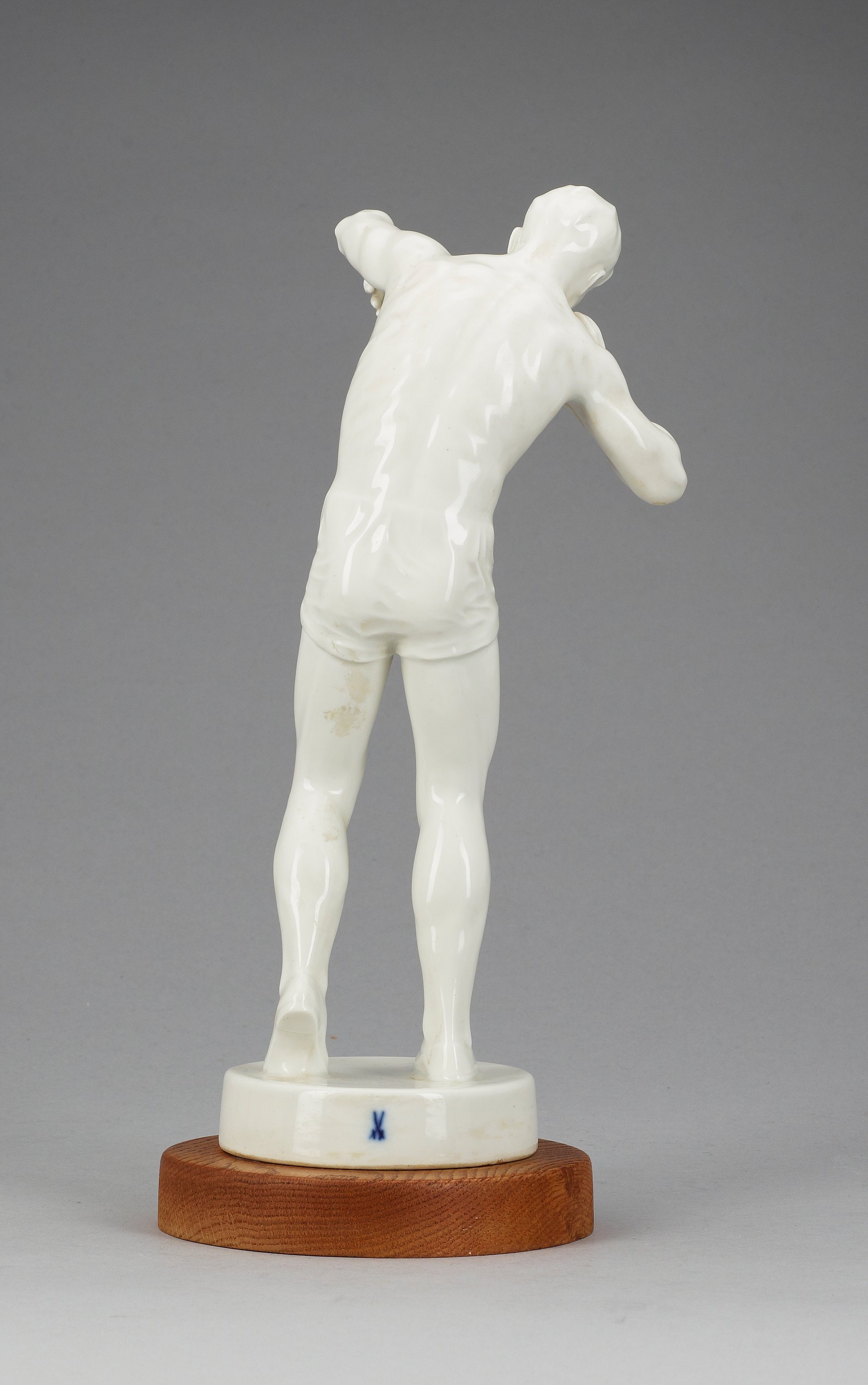 FIGURIN, porslin, Max Bochmann Meissen 1900-talets andra hälft. - Bukowskis