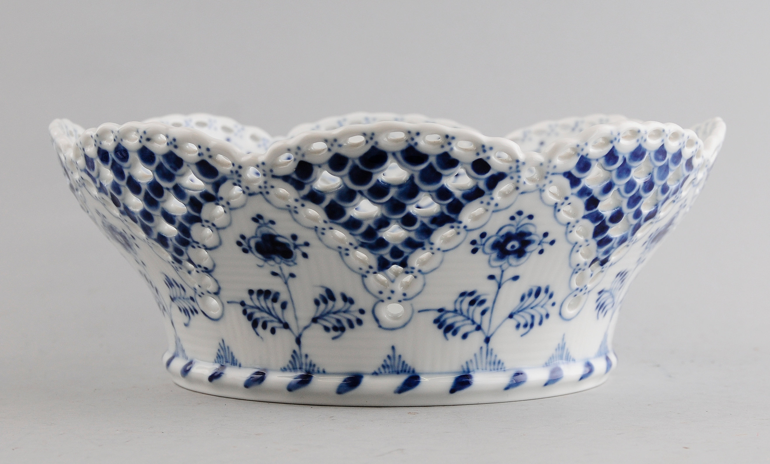 SKÅL, porslin, musselmalet, Royal Copenhagen. - Bukowskis