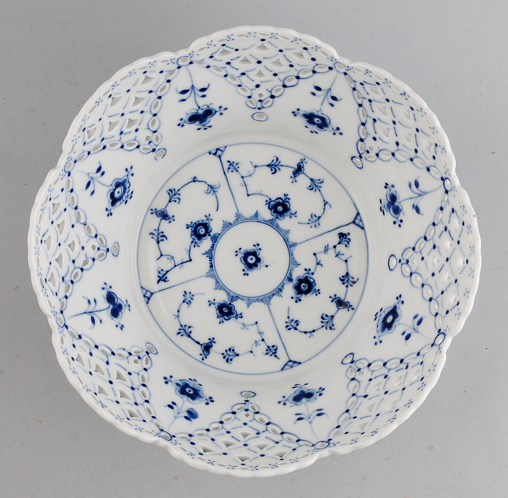 SKÅL, porslin, musselmalet, Royal Copenhagen. - Bukowskis