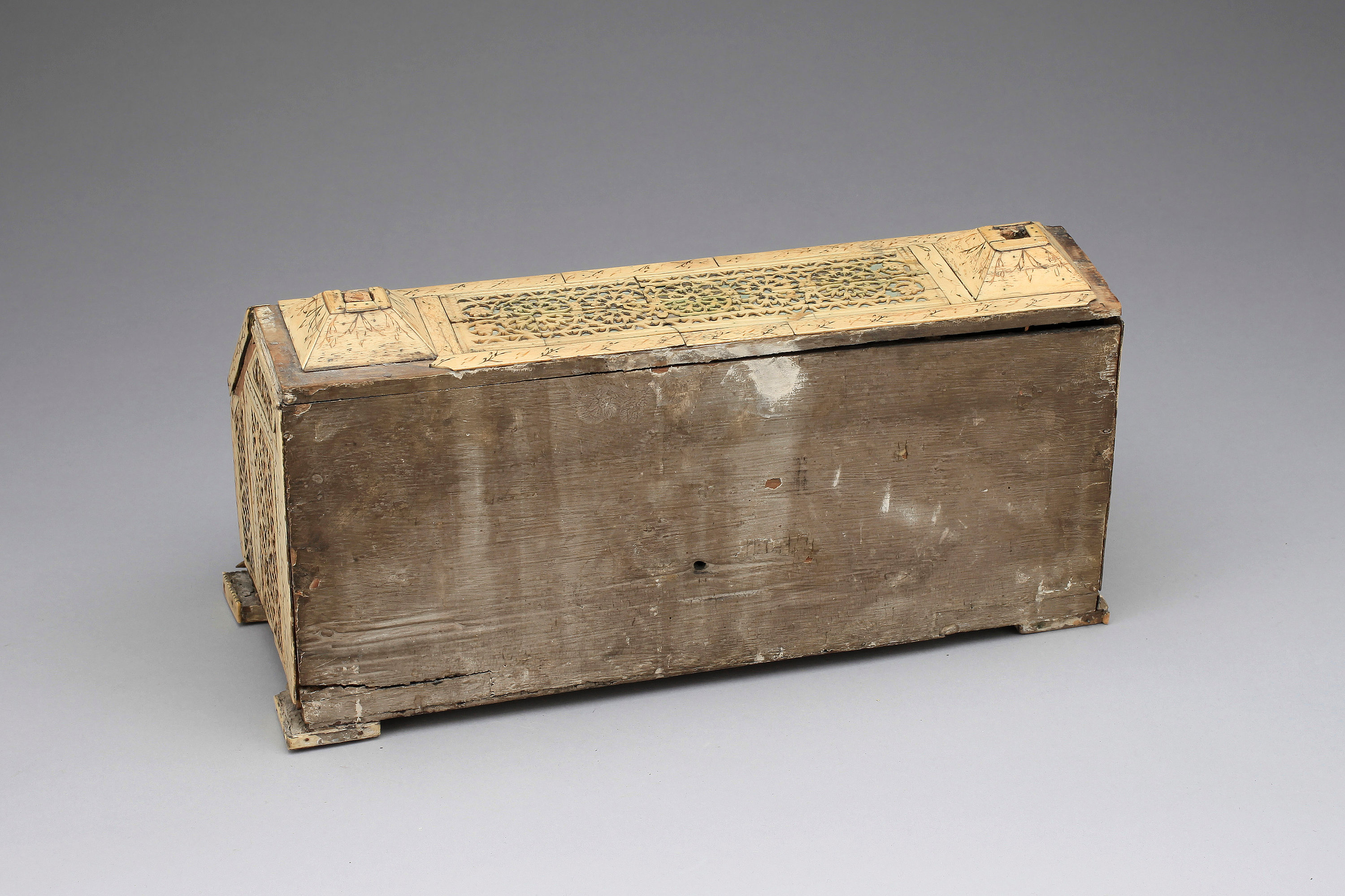 SKRIN (urspr lådspegel), snidat ben, trol Archangelsk 1700/1800-tal ...