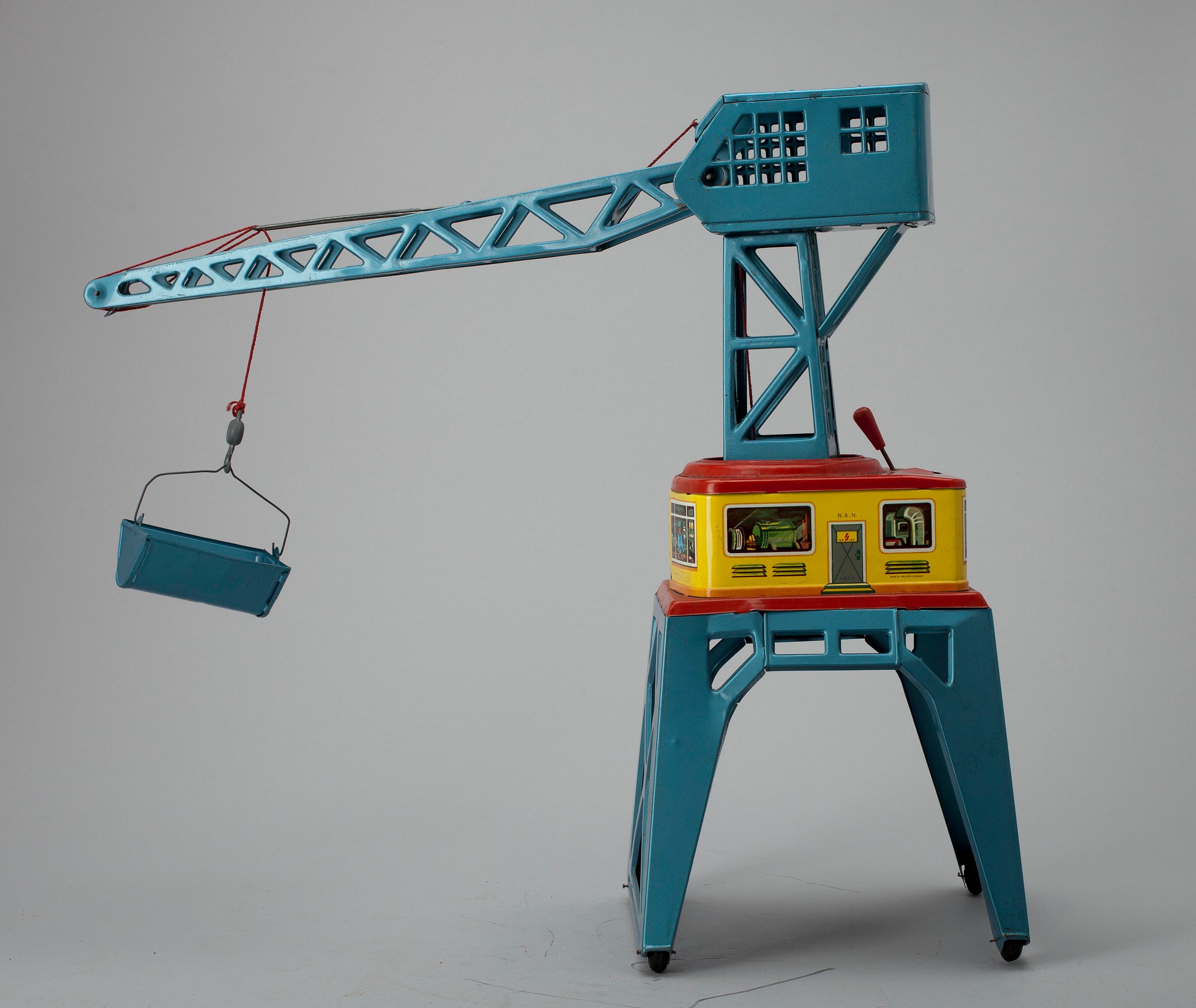 LYFTKRAN, målad plåt, Tyskland 1960/1970-tal. - Bukowskis